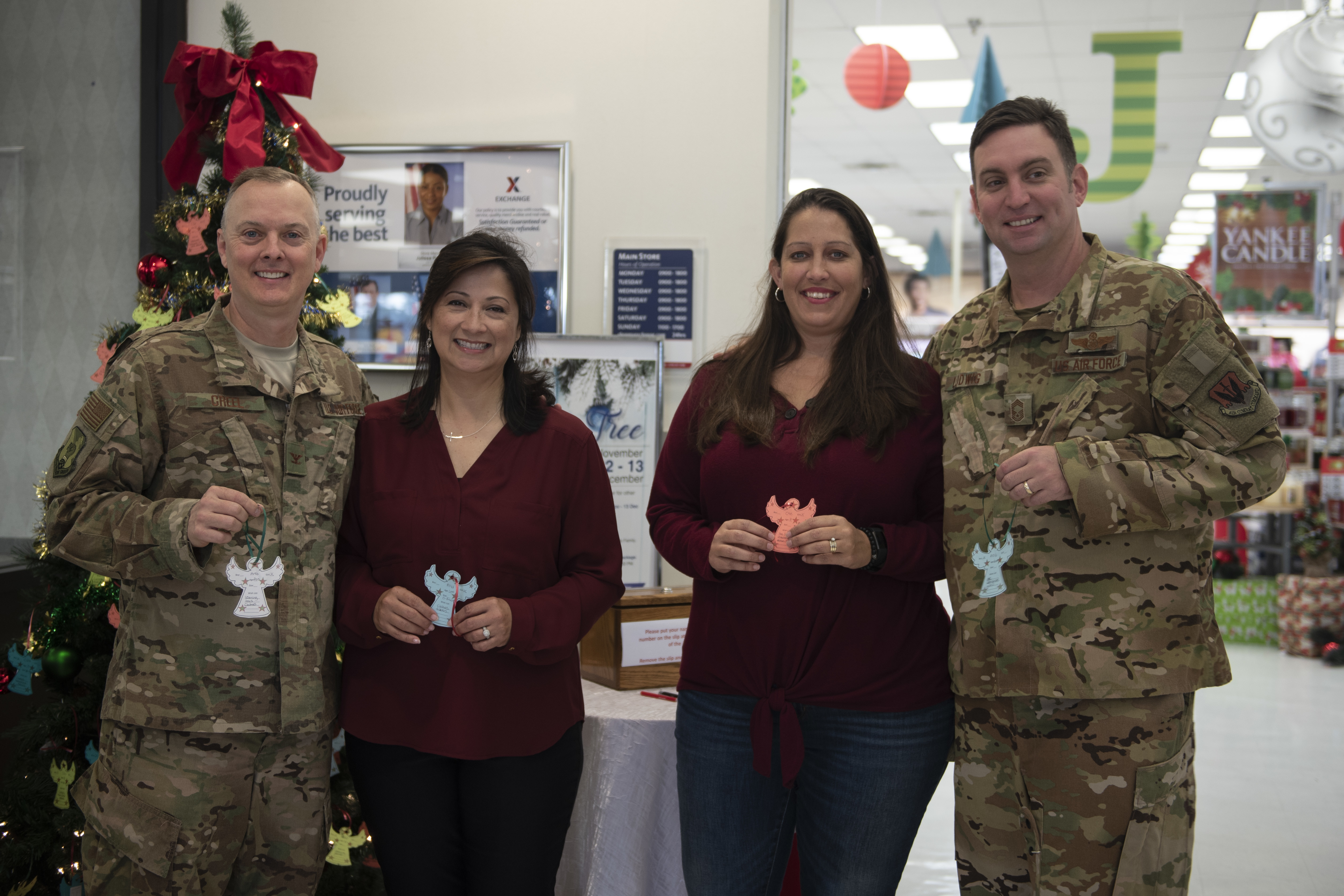 Team Moody puts up Angel Tree > Moody Air Force Base > Article Display