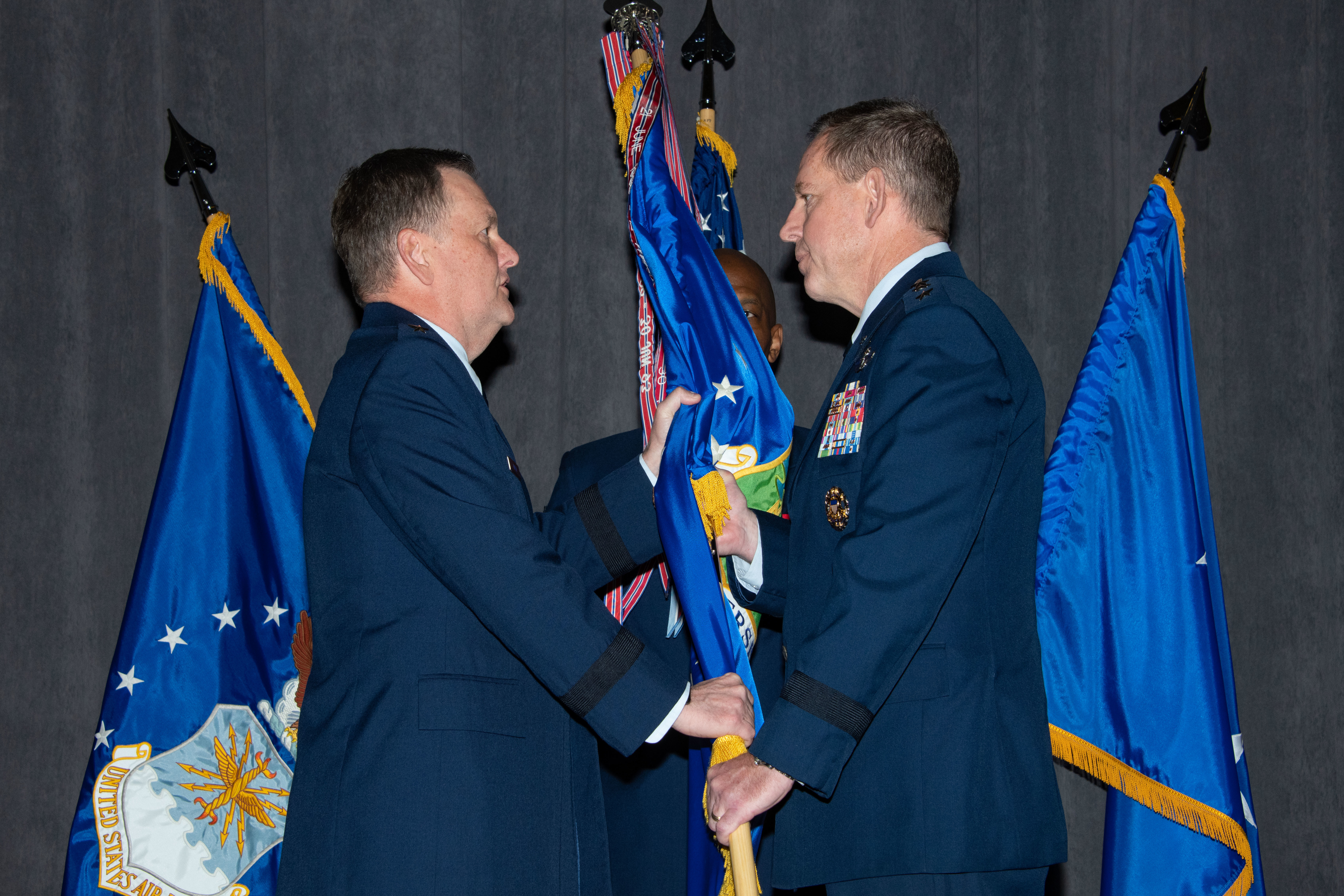 Air University welcomes Lt. Gen. Hecker as commander, president > 33rd ...