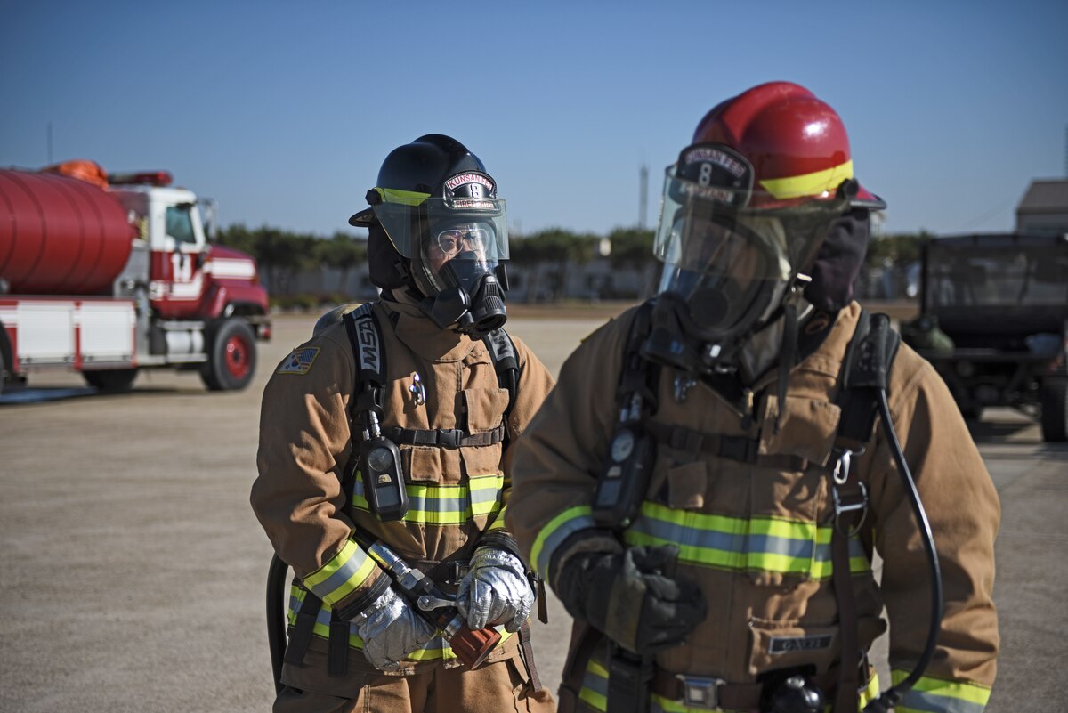 8th CES Red Devils conduct fire training > Air Force Test Center > News