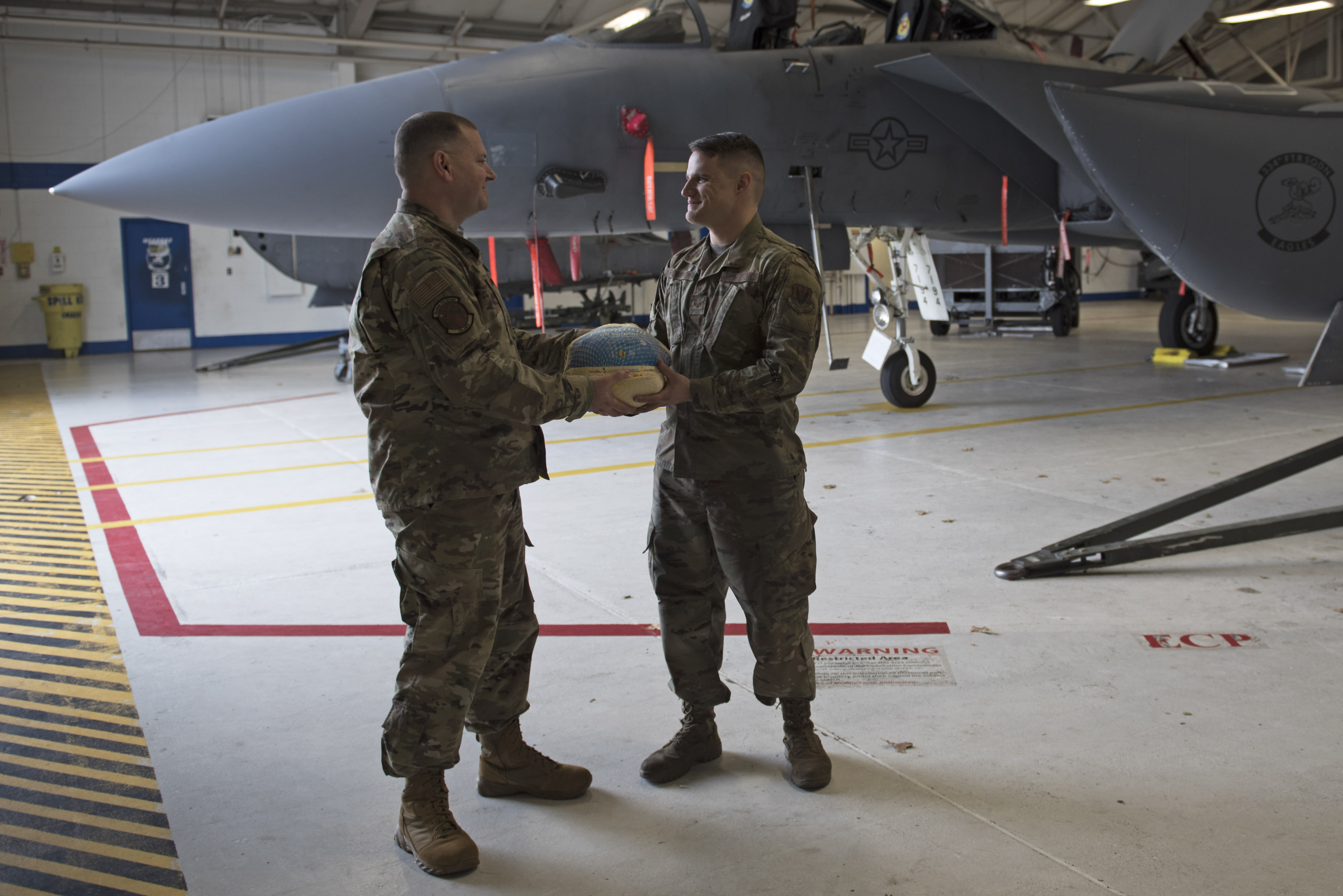 SJ First Sergeants deliver thanksgiving meals to Airmen > Seymour ...