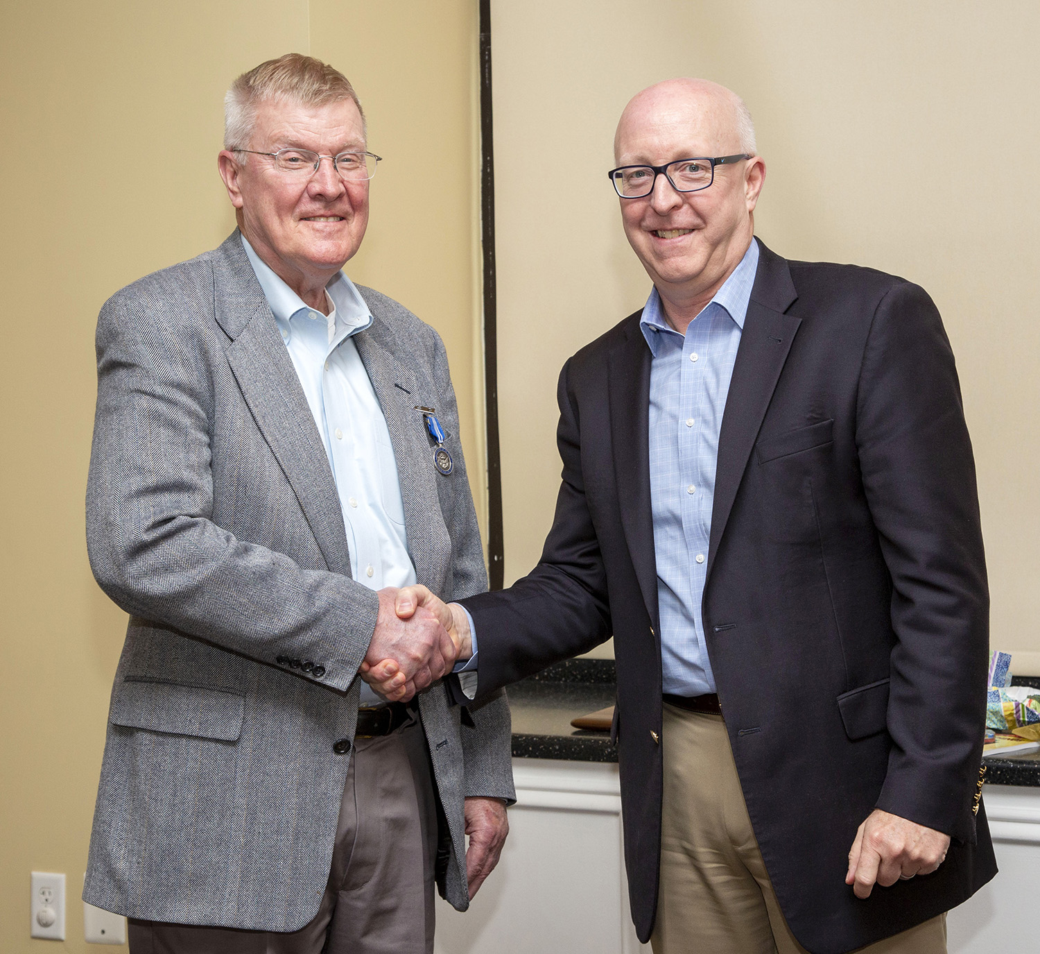 Retired NUWC Headquarters Director of Undersea Warfare receives ...