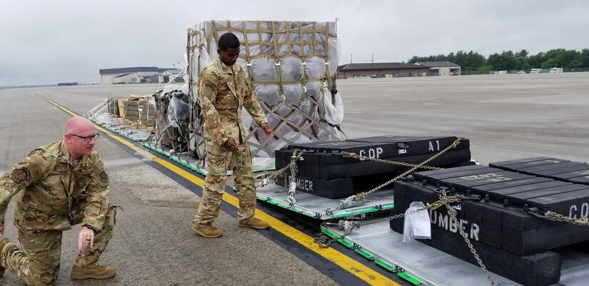 AMCTES Testers conduct worldwide cargo pallet evaluation > Joint Base ...