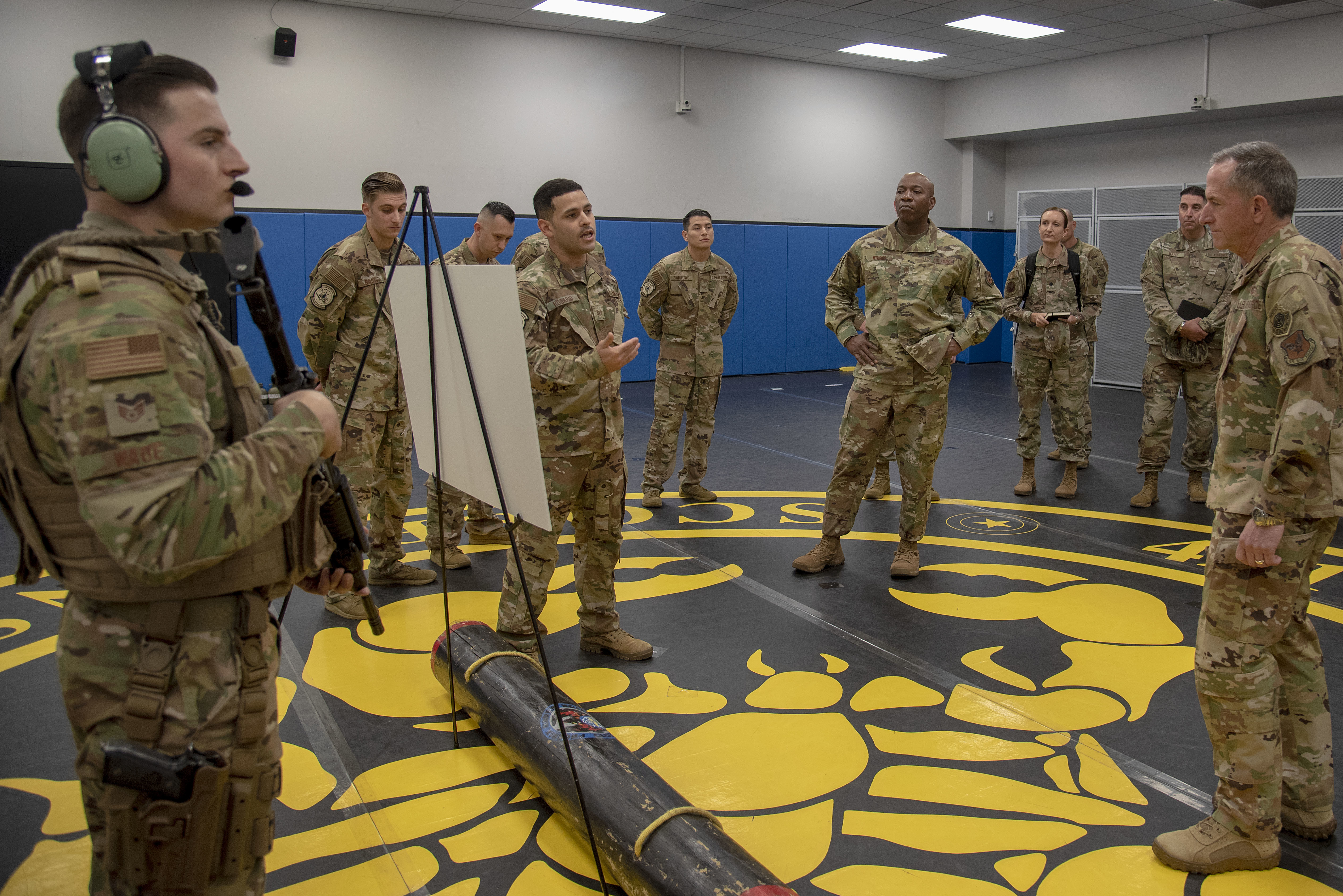 Gen. Goldfein and CMSAF Wright visit U.S. Air Force Expeditionary ...