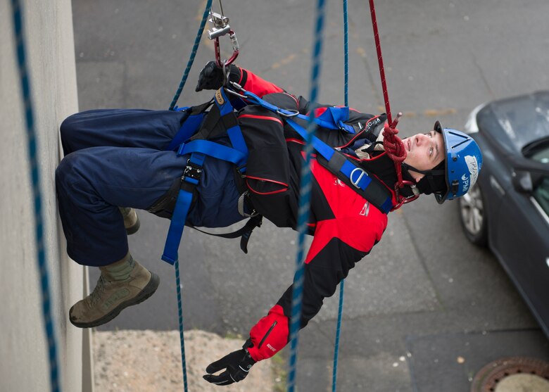 Firefighters qualify on rescue techniques during rescue technician ...