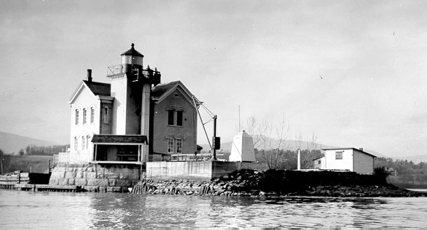 Saugerties Lighthouse > United States Coast Guard > Article Listings
