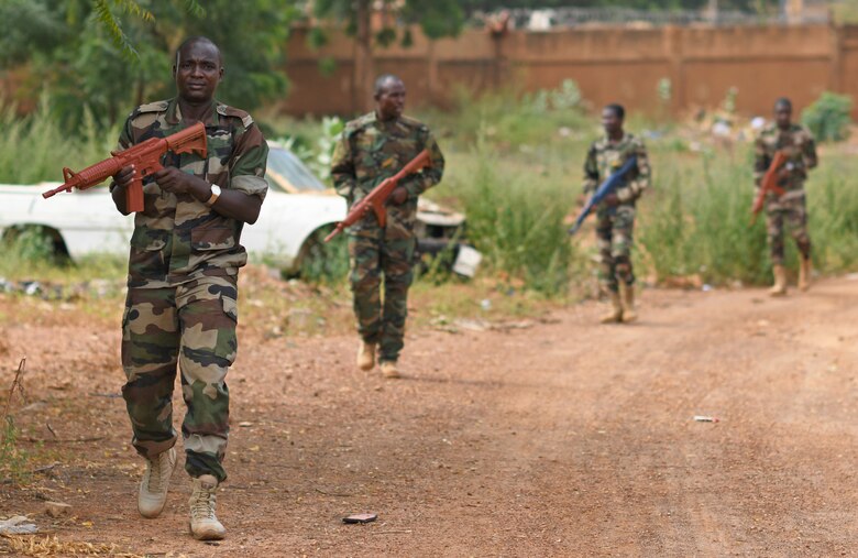 Partnership in Niger: U.S. EOD, Air Advisors train FAN > U.S. Air ...
