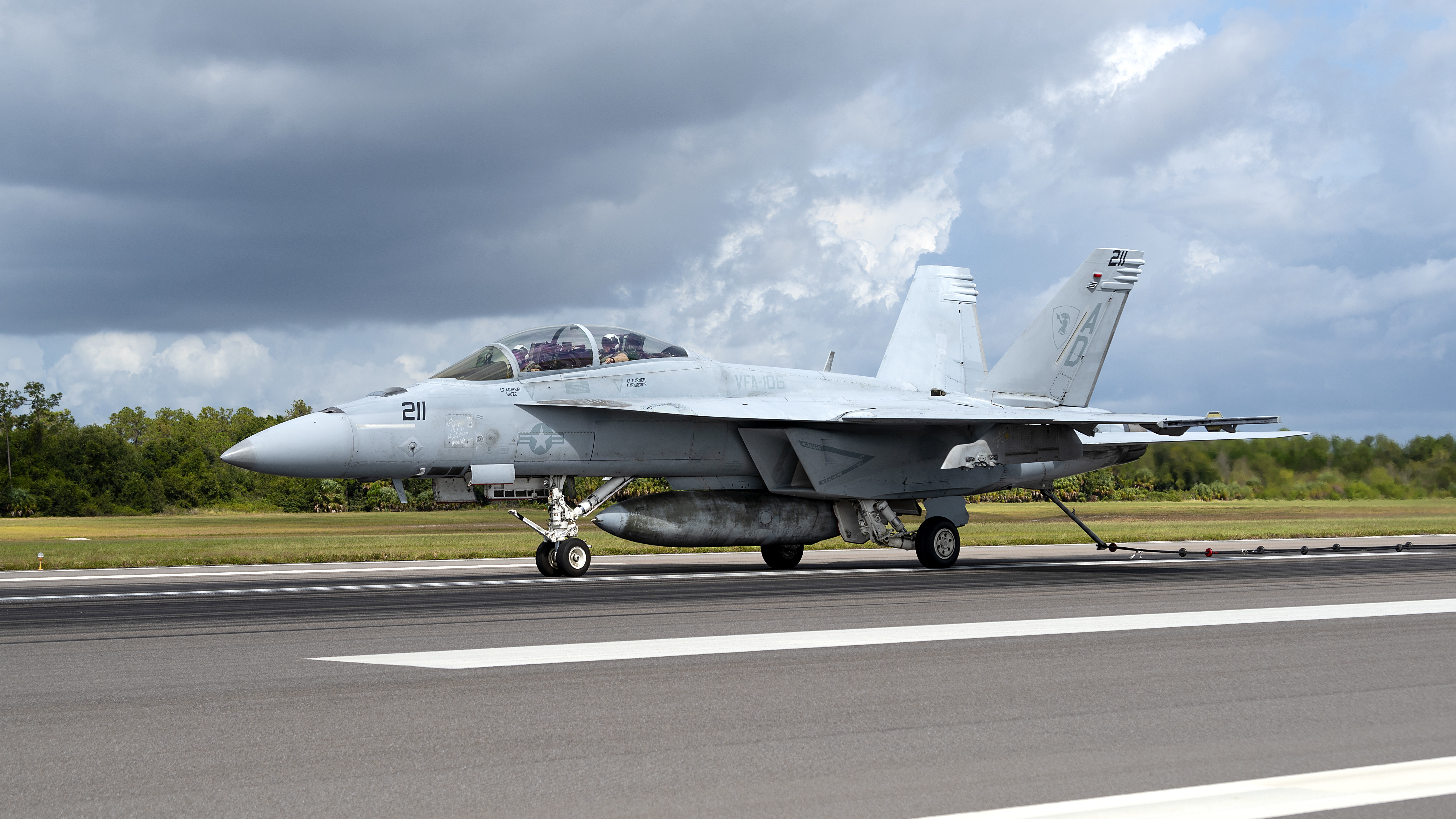 Super Hornet trains arrested landing > MacDill Air Force Base > News