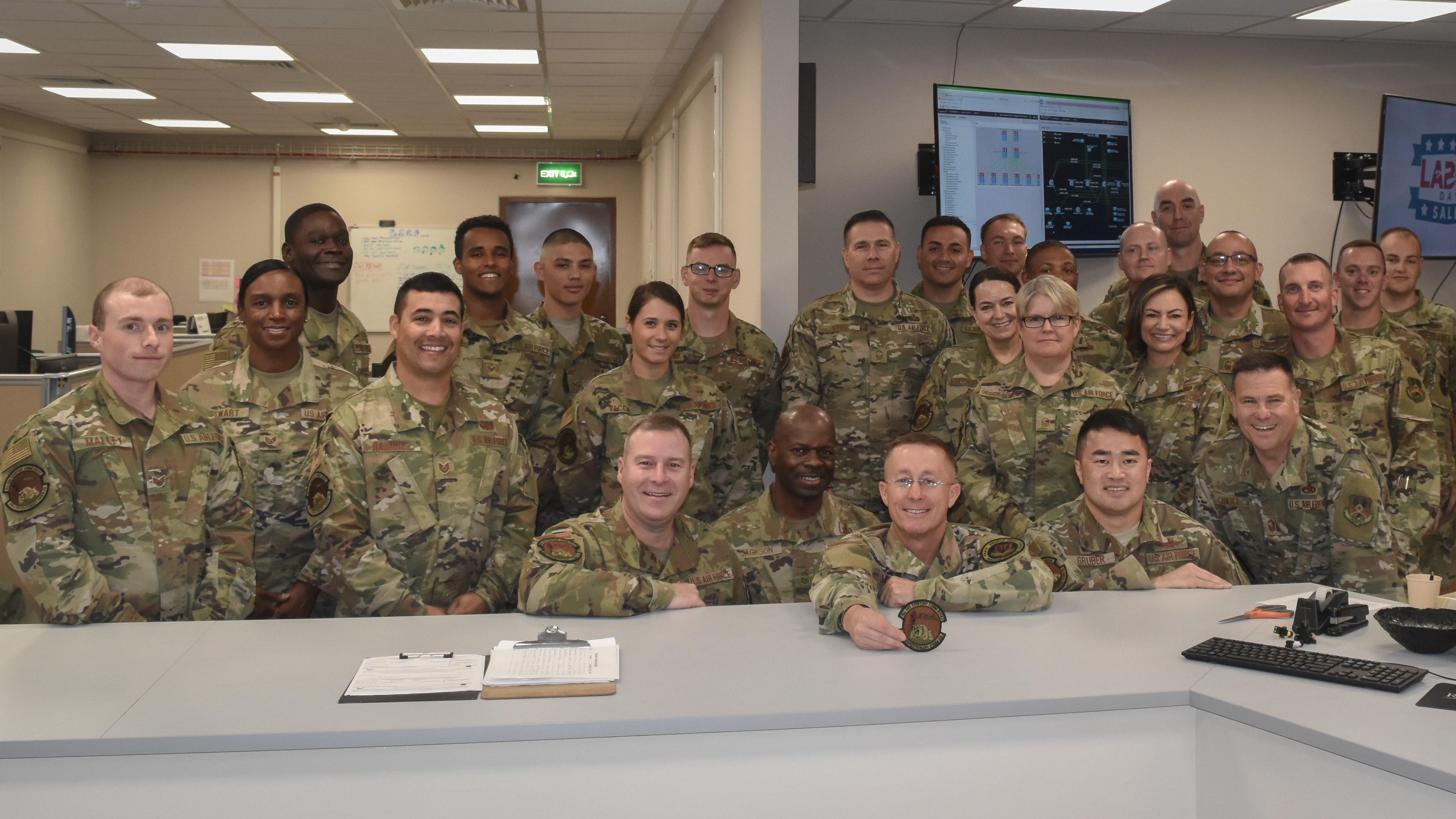 ACC cyber boss visits with comm Airmen > U.S. Air Forces Central > Display