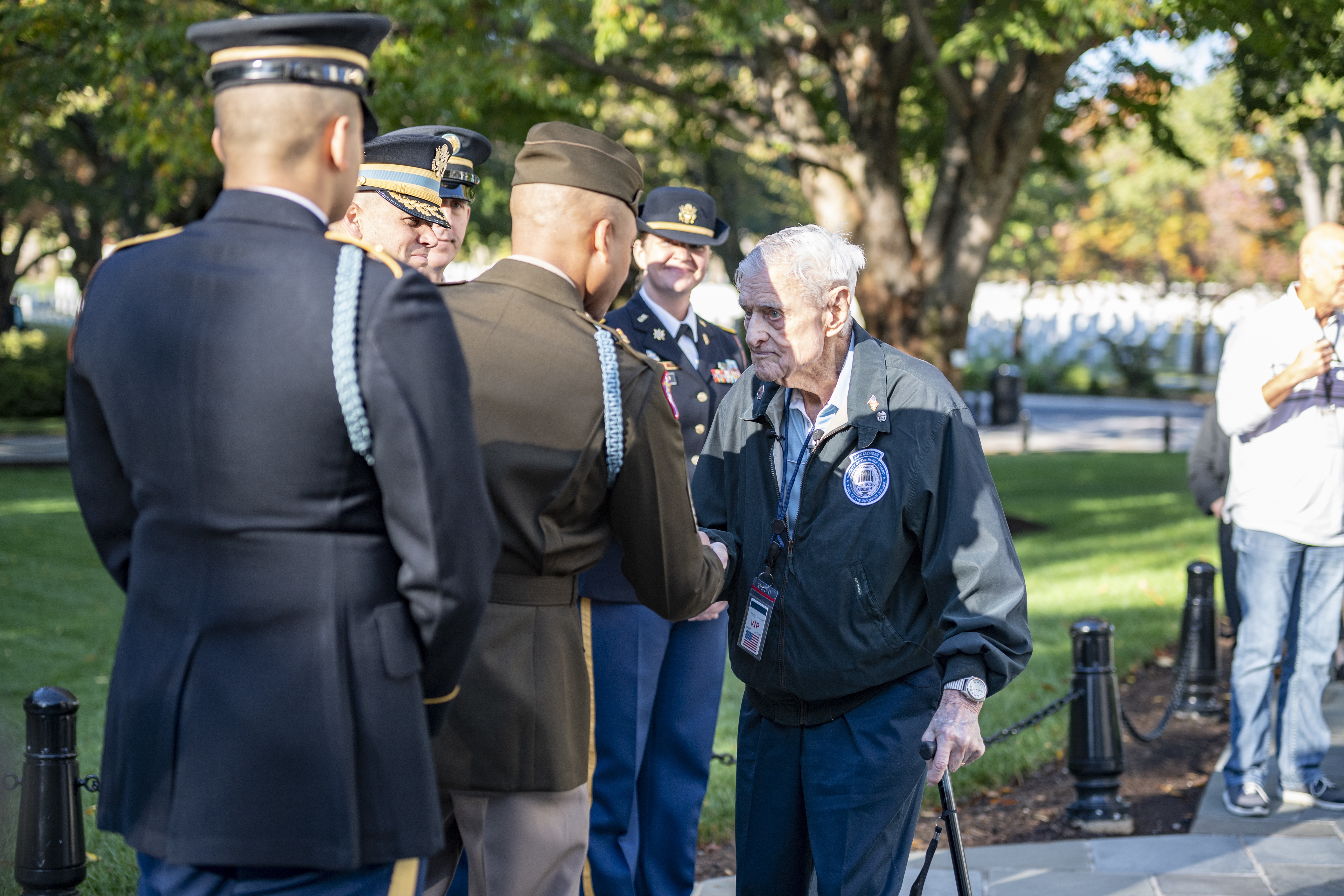 100-Year-Old Sentinel Returns to the Tomb of the Unknown Soldier > U.S ...