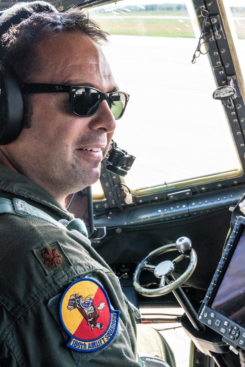 MO ANG pilot returns to flight with one eye > Air National Guard ...