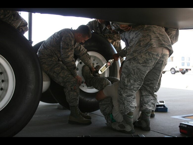AFRL team invents cargo aircraft tire change tool > Wright-Patterson ...