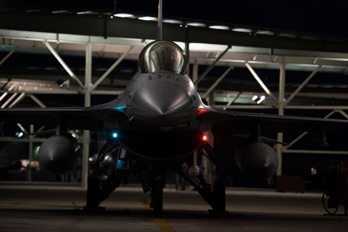 Vipers soar under the stars > Air Force Test Center > News
