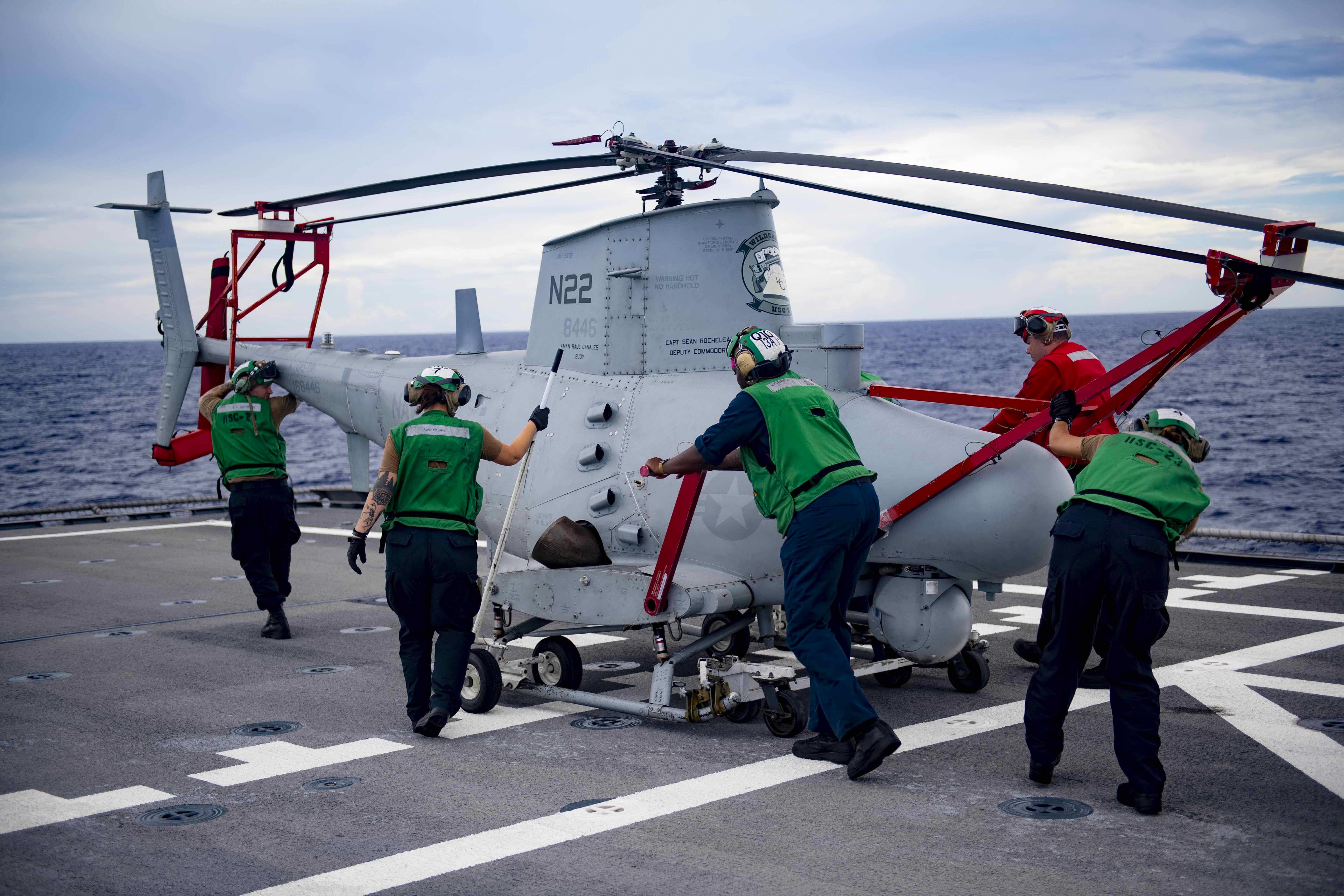 Sailors push back an MQ-8B Fire Scout unmanned autonomous helicopter on ...