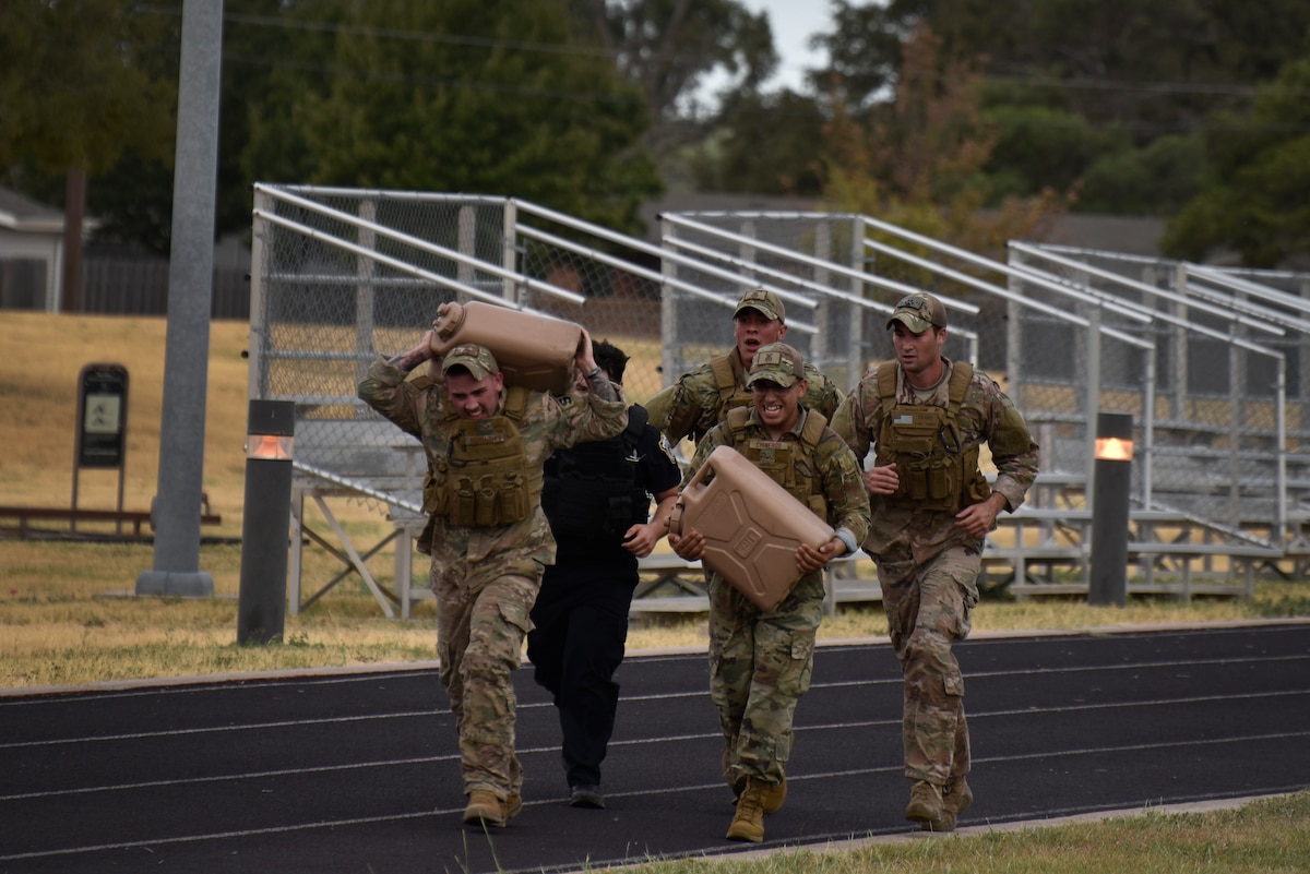XL defenders tryout for San Antonio Basic SWAT course > Laughlin Air ...