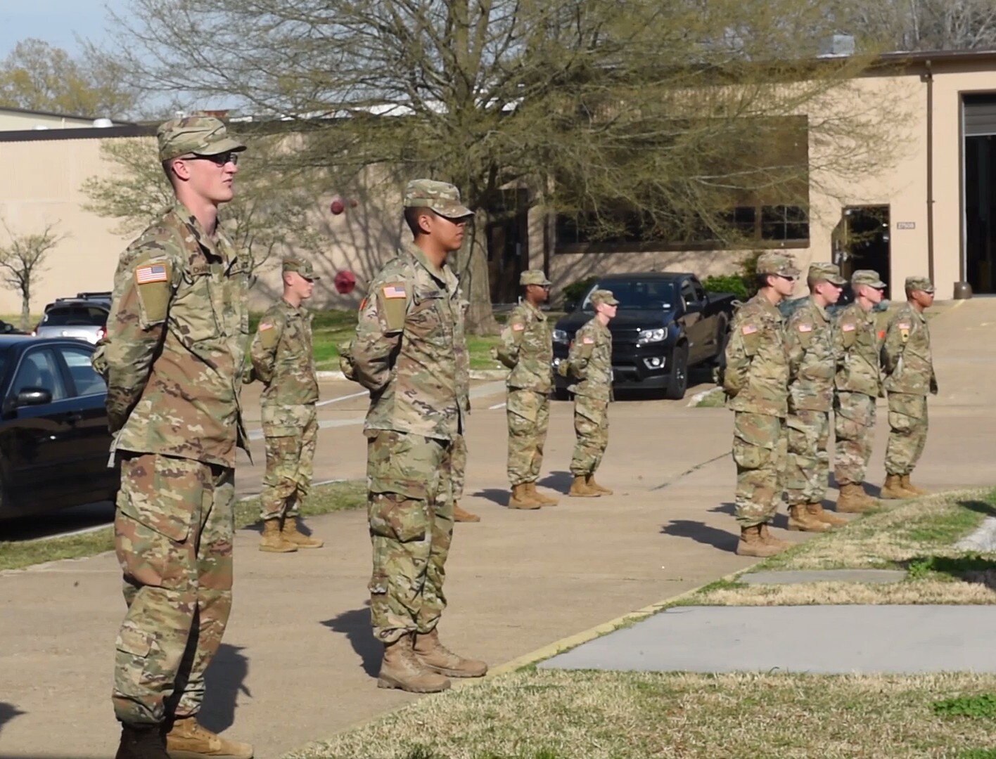Army Delays Recruit Movement To Basic Training Offers Incentive Pay