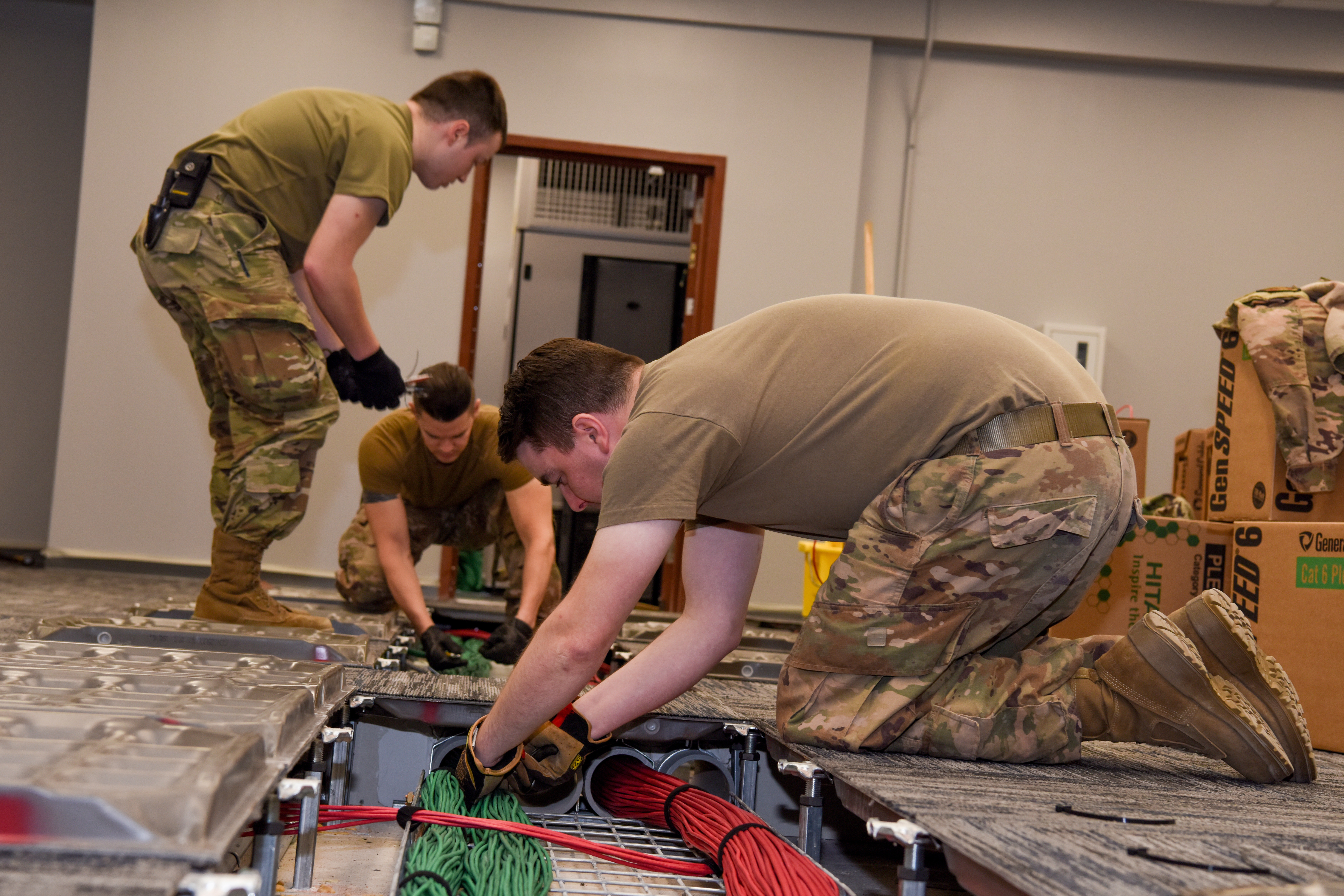 Cable Airmen from Mississippi wire TF-Southeast's new joint ops center ...