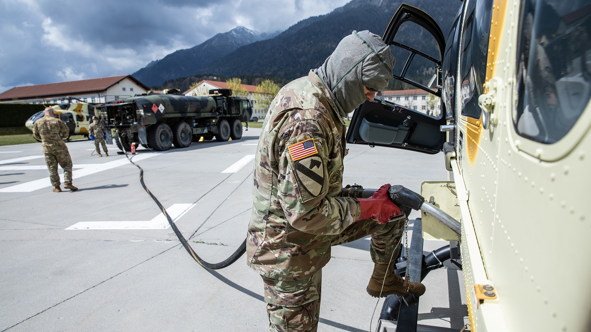 First U.S. Army Aviation refueling operation in over 40 years in ...