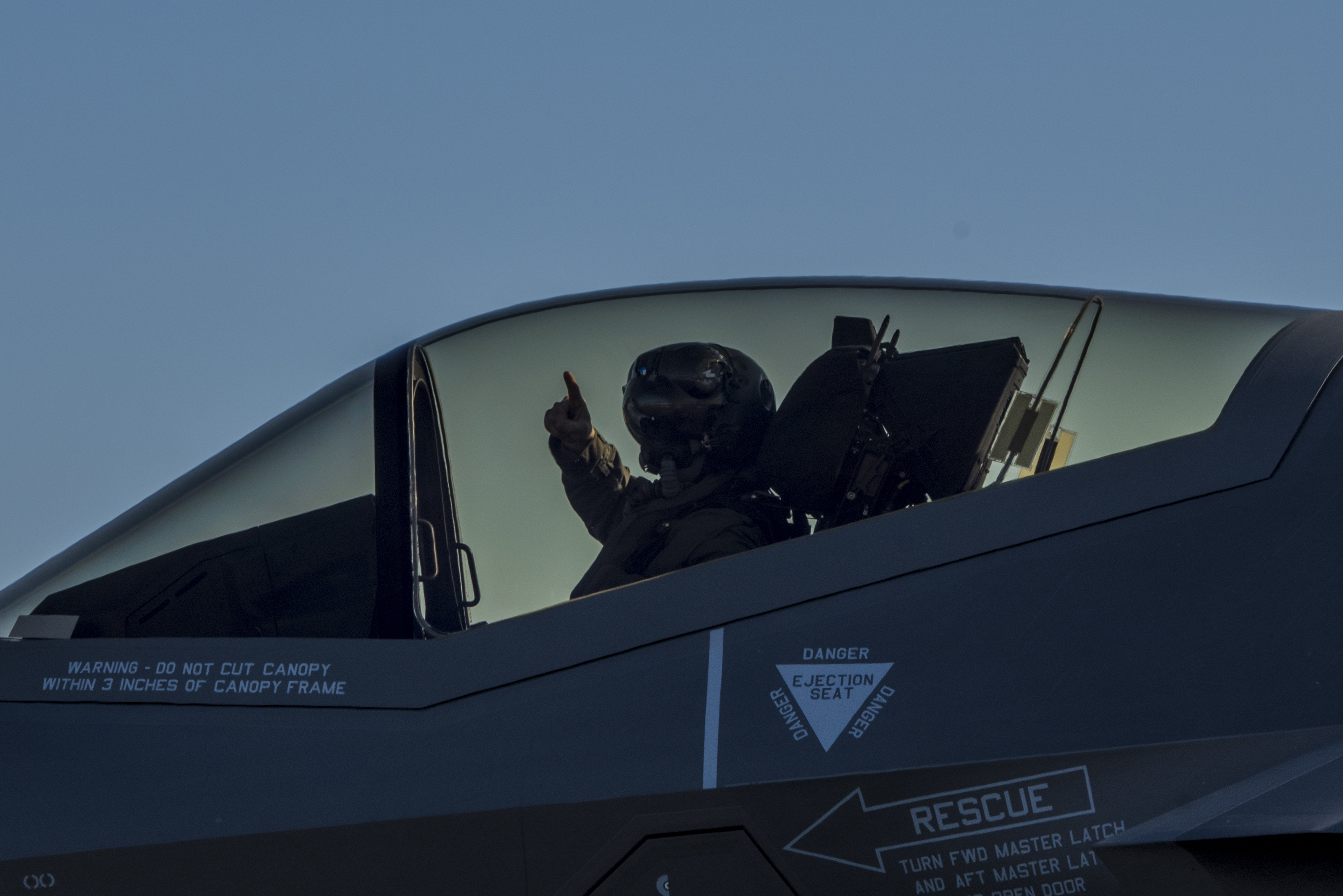 Lightning takes to the skies over Eielson AFB > Eielson Air Force Base ...