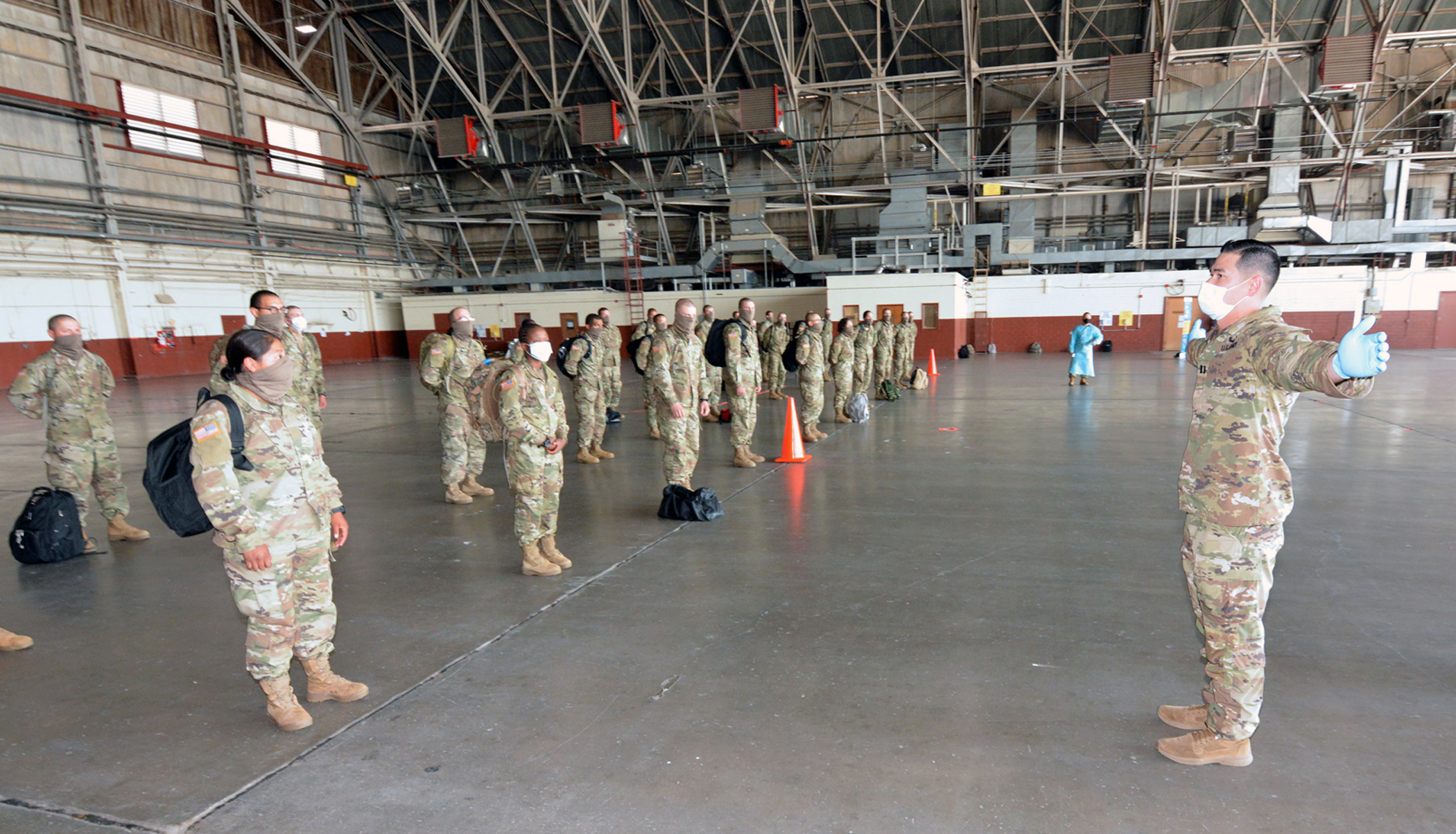 Drill sergeants don PPE to receive new trainees at JBSA-Fort Sam ...