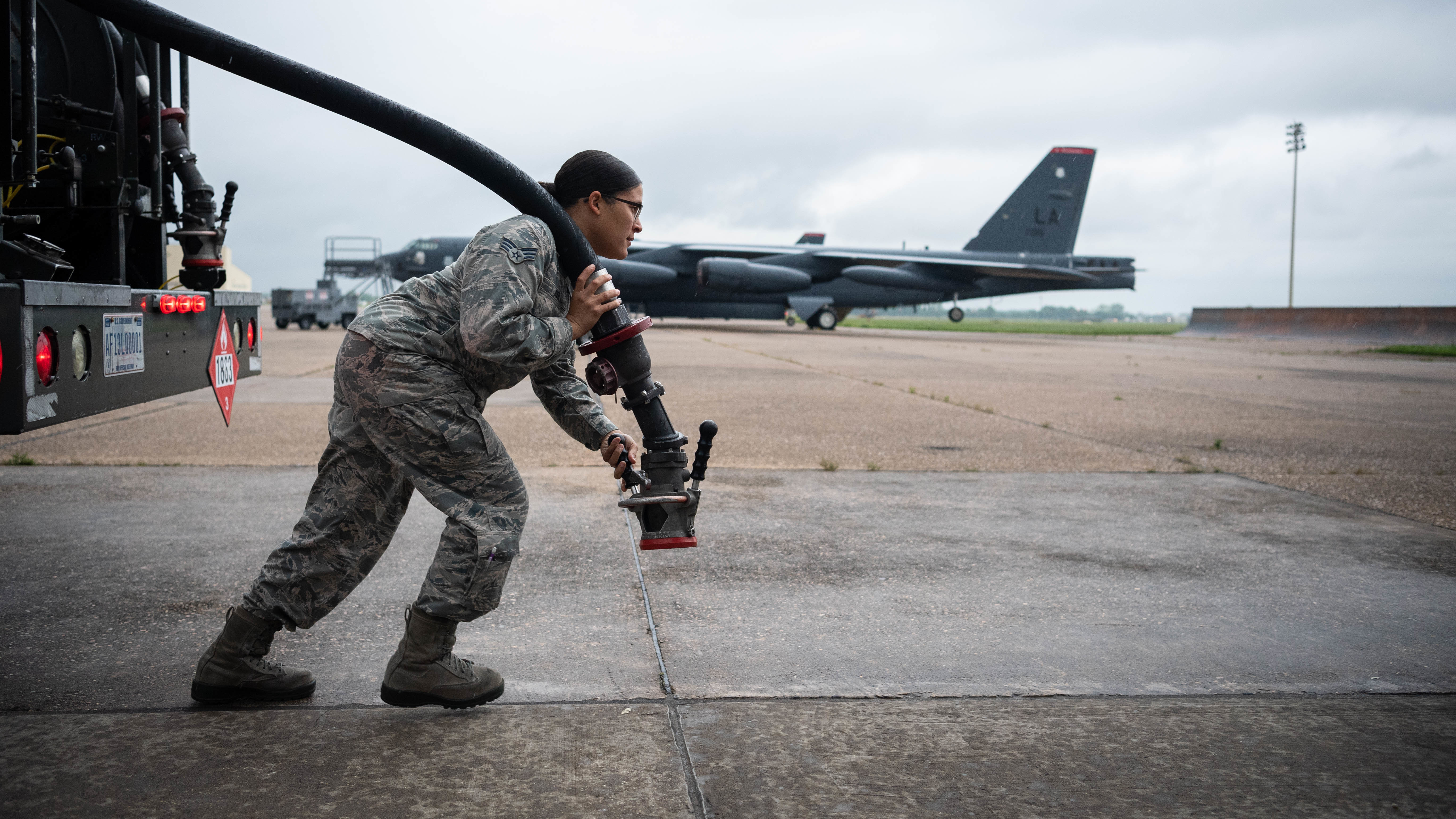 Planes don’t fly without fuel > Defense Logistics Agency > DLA Energy News