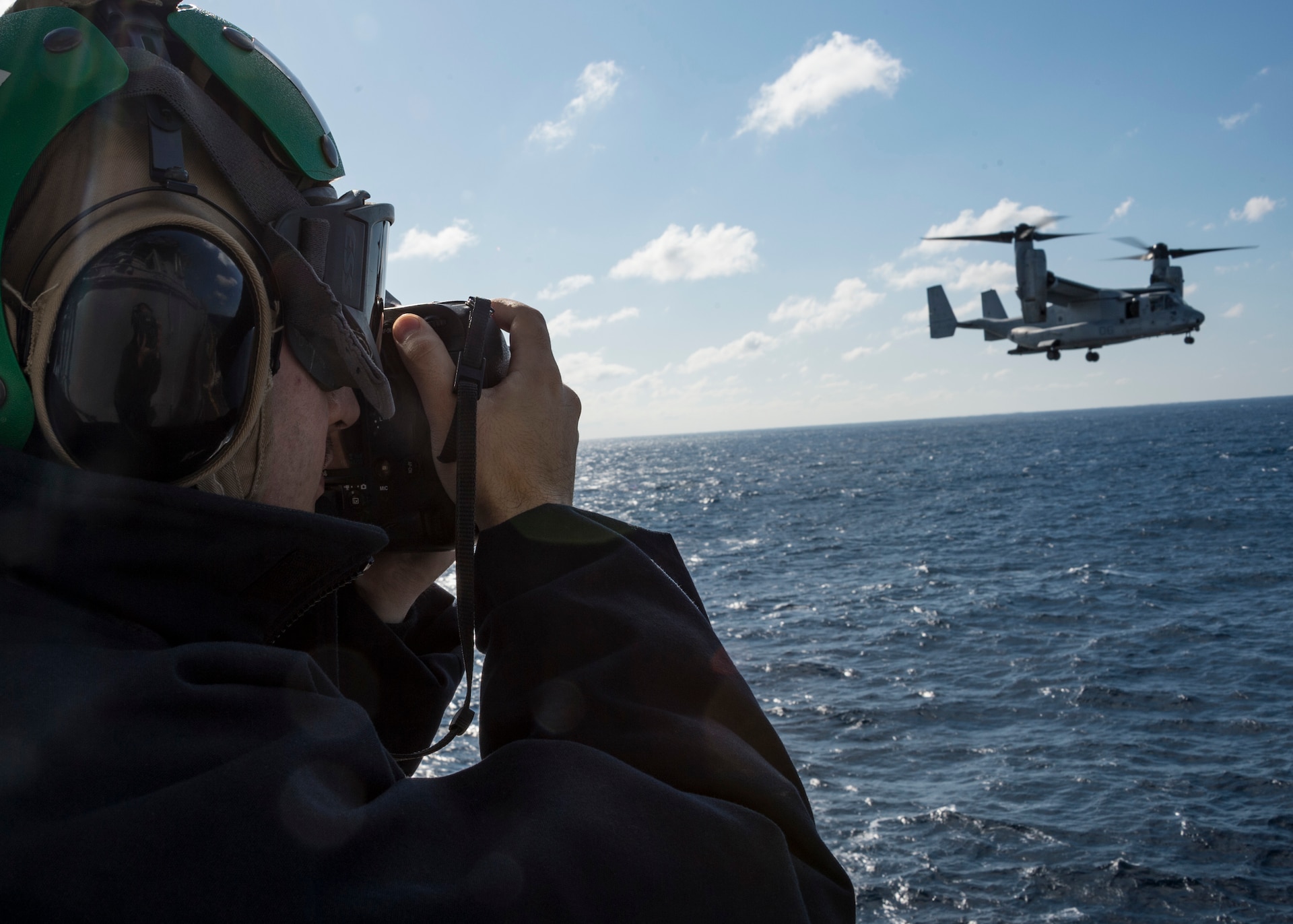 Completing a Proper Caption > DINFOS Pavilion > Article