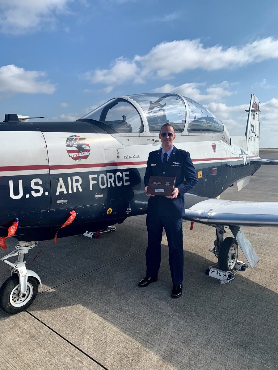 167th AW pilot takes top honors in undergraduate pilot training course ...
