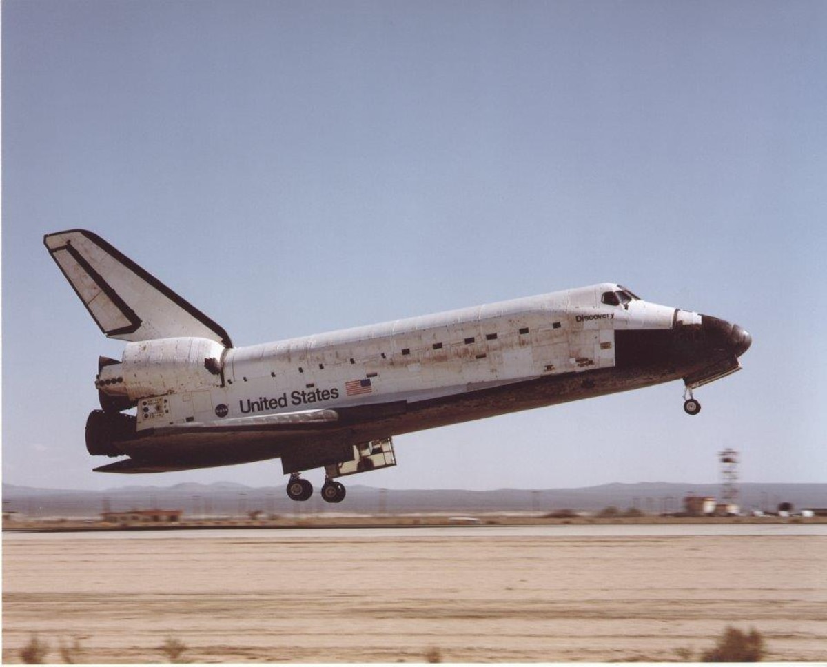 space shuttle discovery logo
