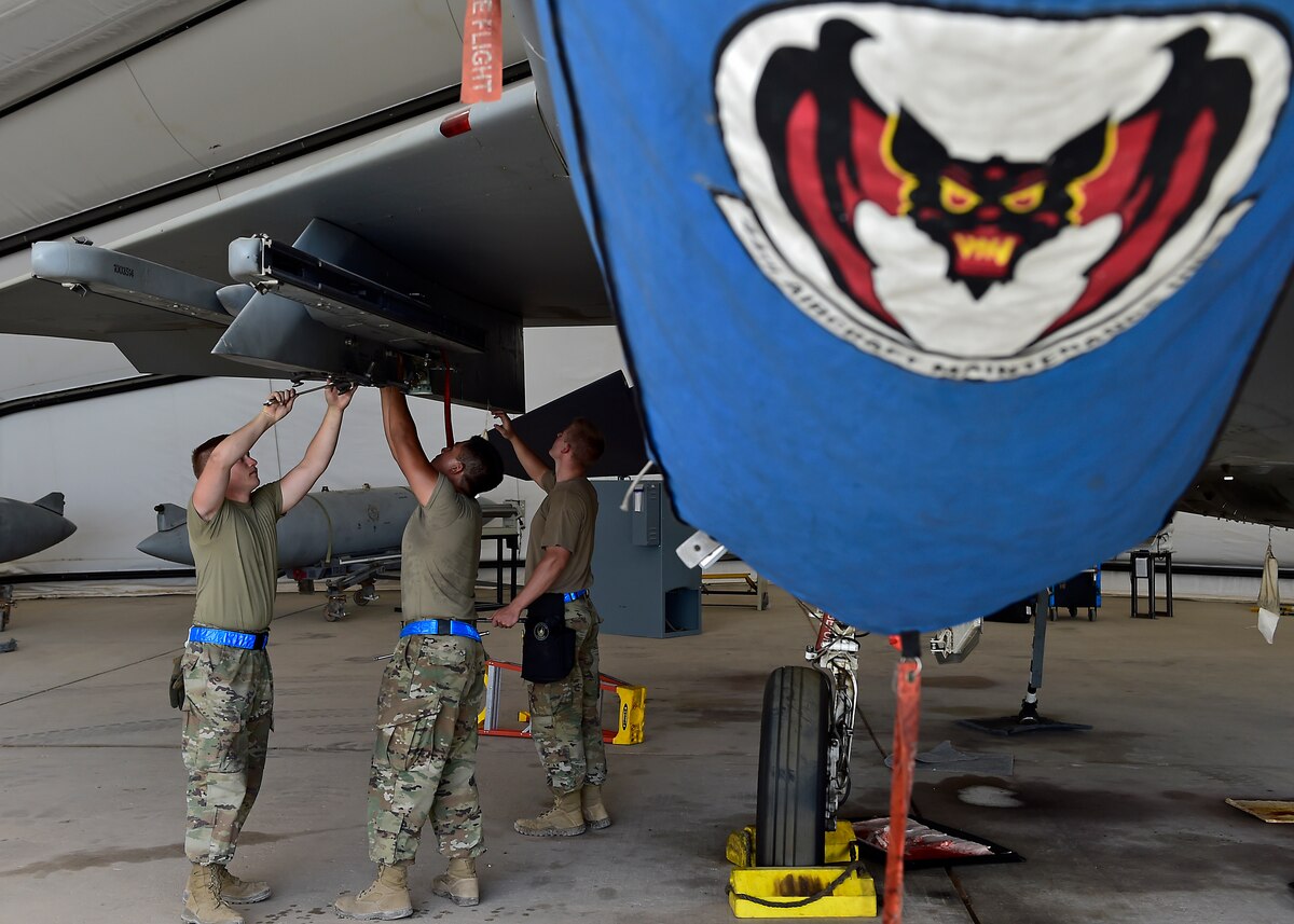 Weapons Airmen remove pylon for routine inspection > U.S. Air Forces ...