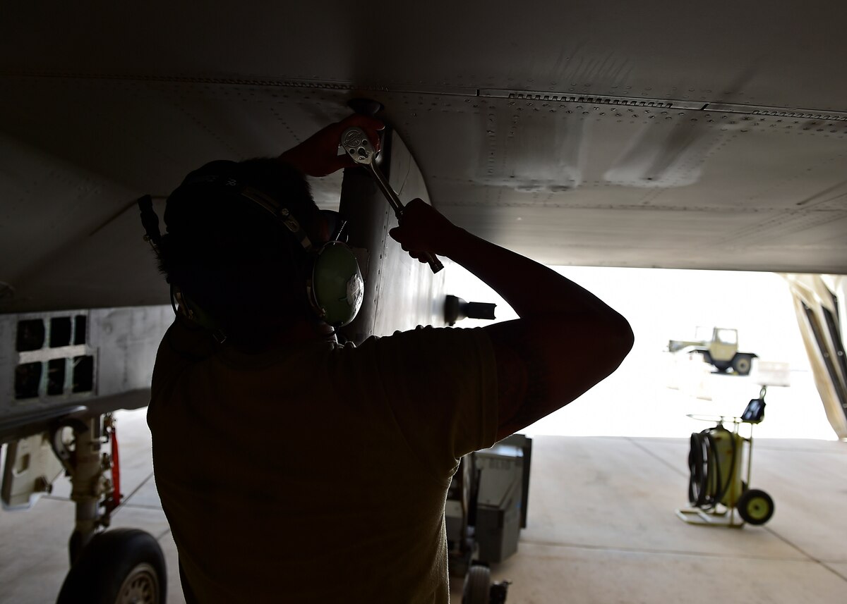 Weapons Airmen remove pylon for routine inspection > U.S. Air Forces ...