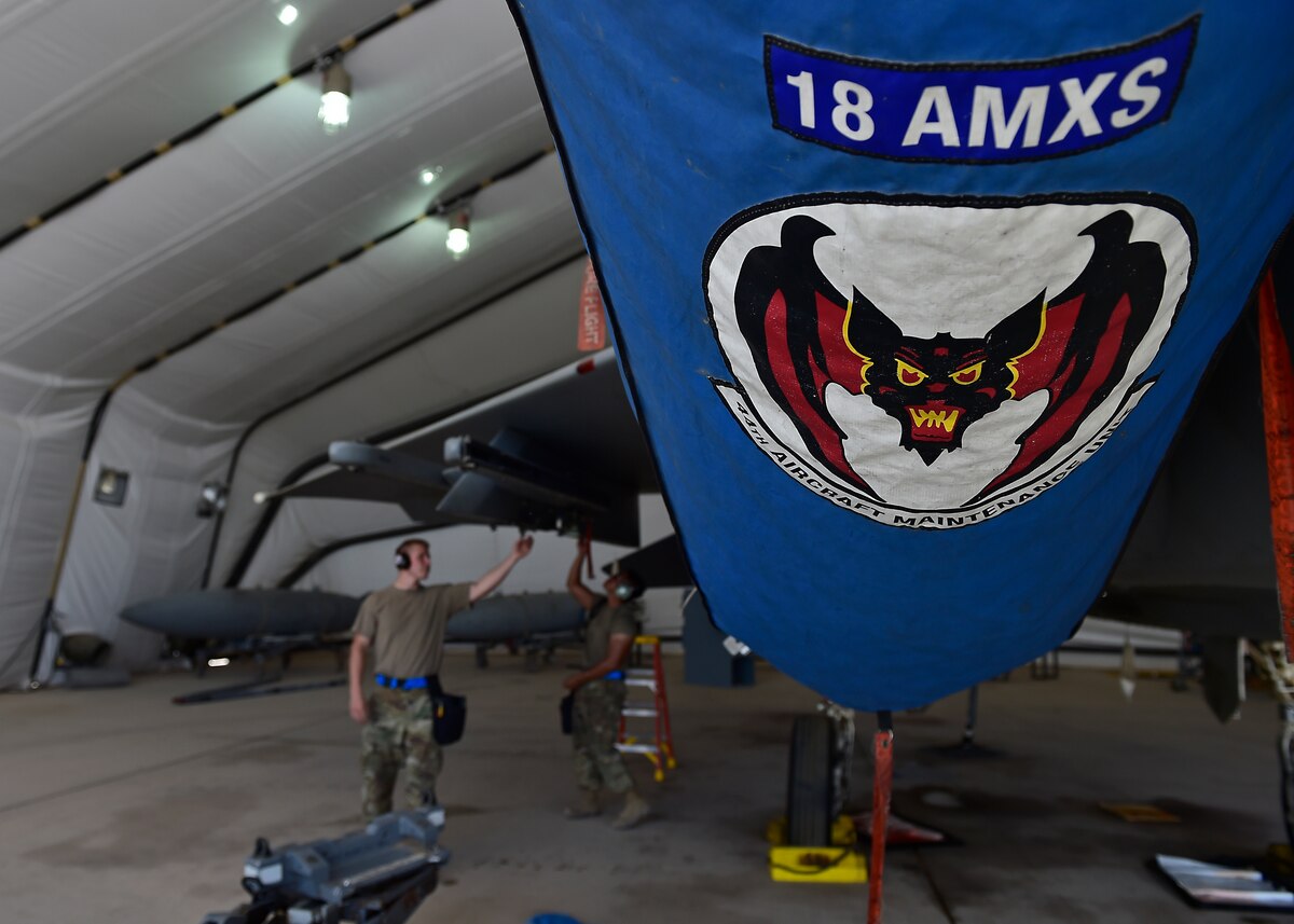 Weapons Airmen remove pylon for routine inspection > U.S. Air Forces ...