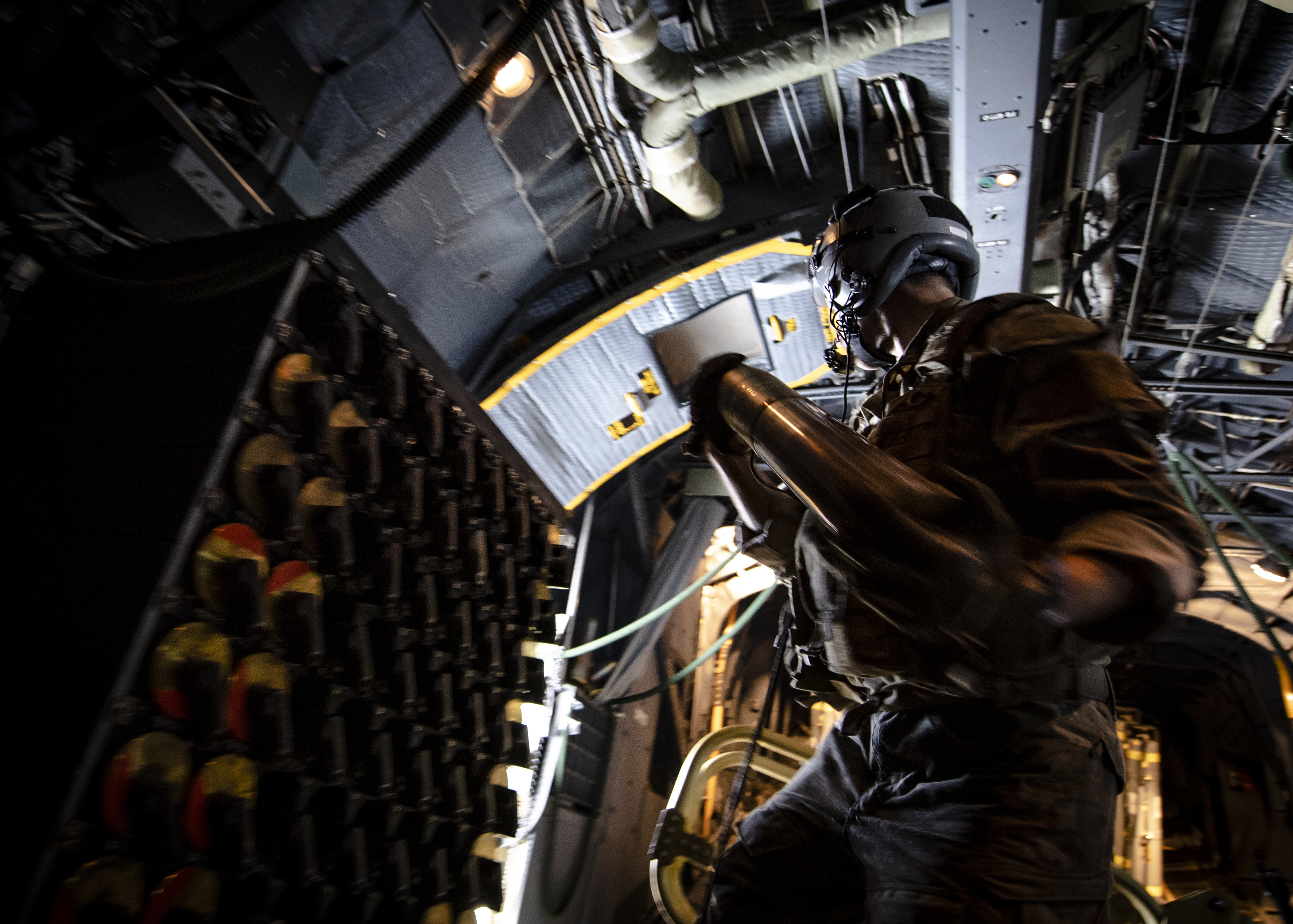 UAE, U.S. Forces Conduct Aviation Live Fire Exercise in Arabian Gulf ...