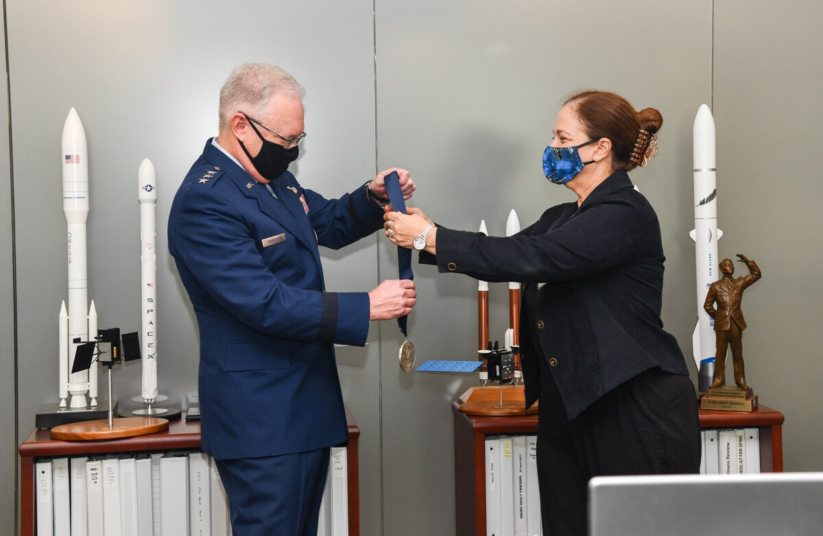 Thompson presented prestigious Hartinger Award > Los Angeles Air Force ...