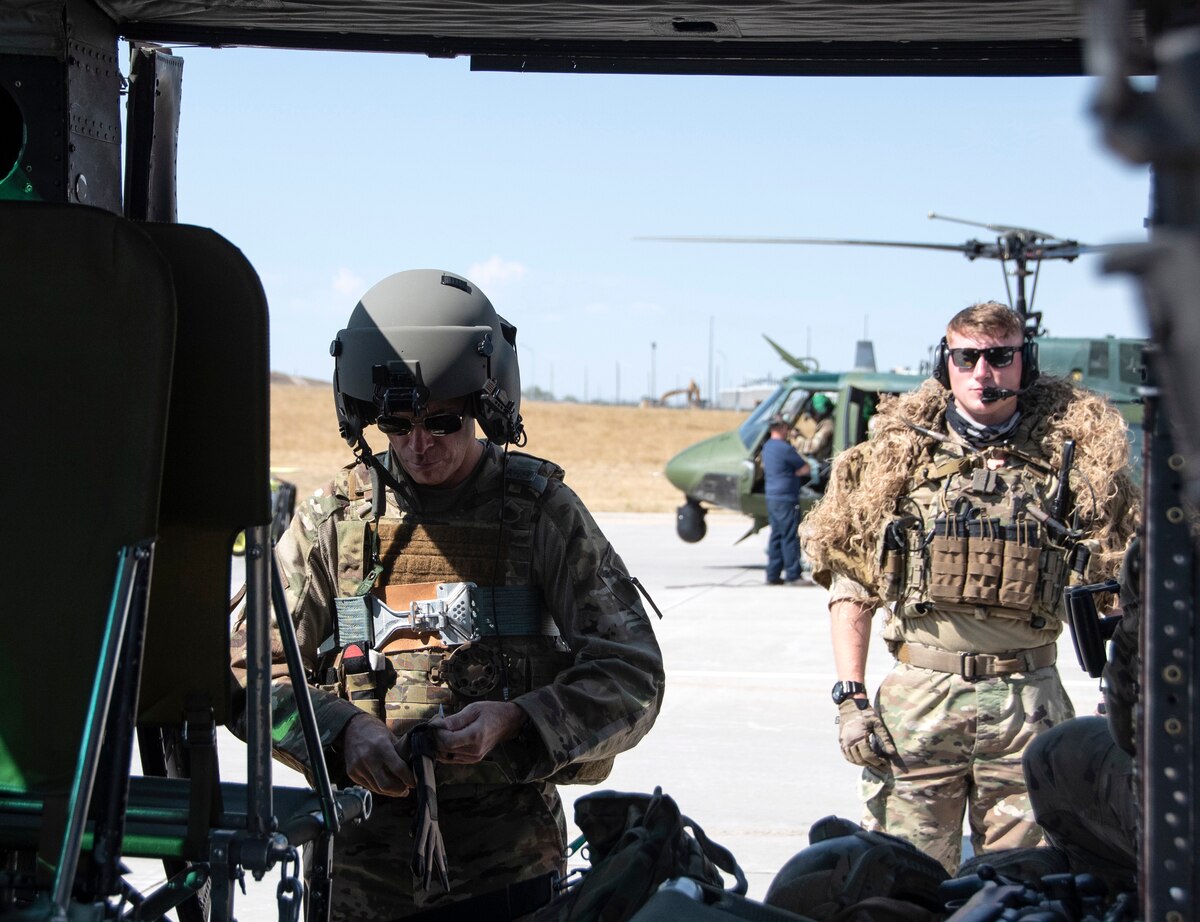 20 AF commander & command chief visit 582 HG for an immersion tour ...