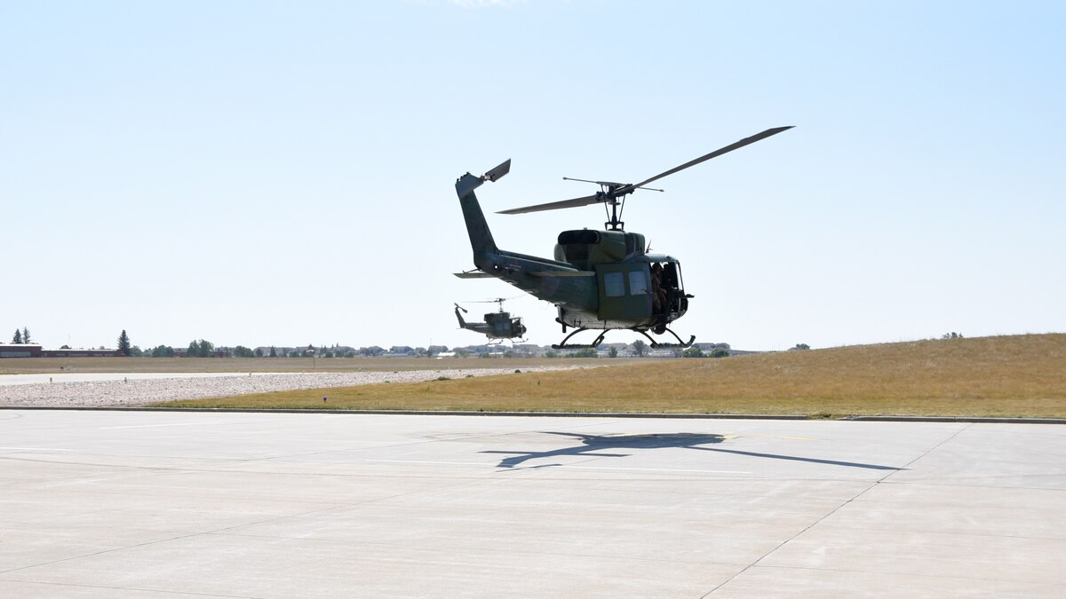 20 AF commander & command chief visit 582 HG for an immersion tour ...