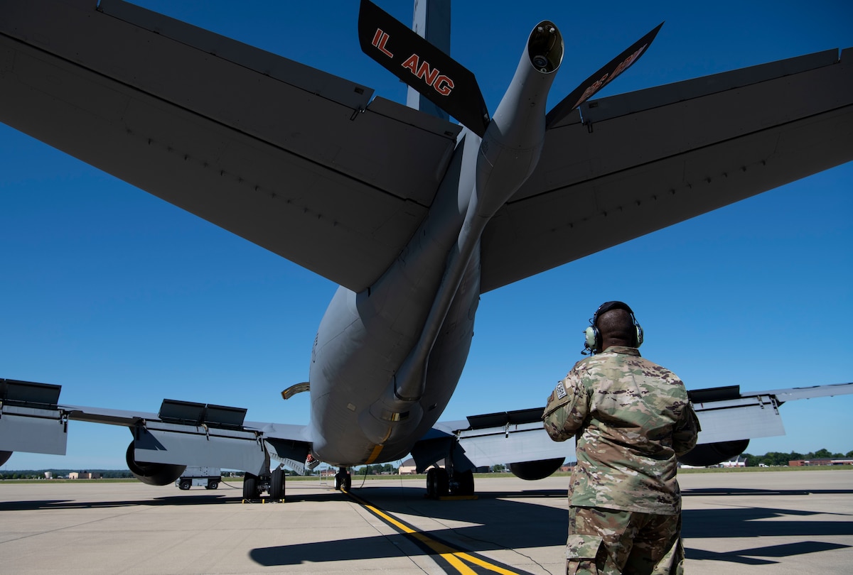 906th ARS: Refueling for the fight > Scott Air Force Base > News