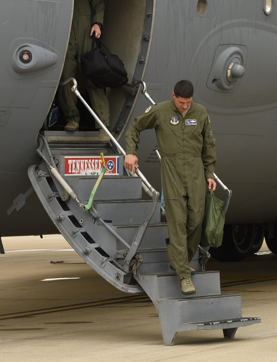 Wing Commander completes first local flight > 164th Airlift Wing ...
