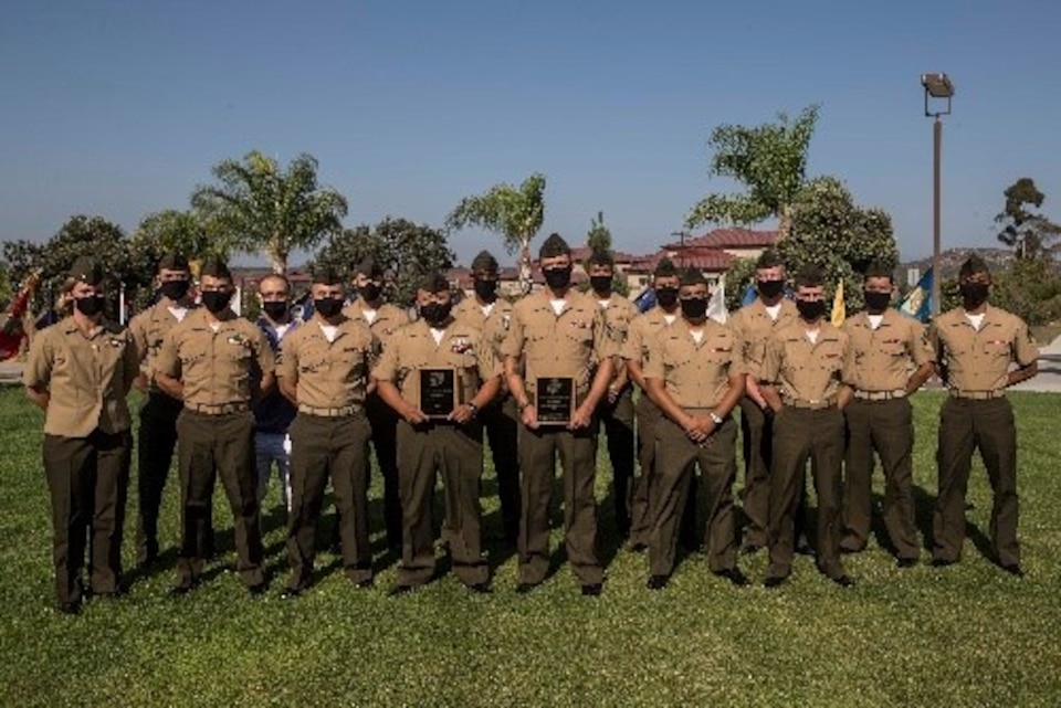 1st Marine Logistics Group Presents the Expeditionary Contracting Team ...
