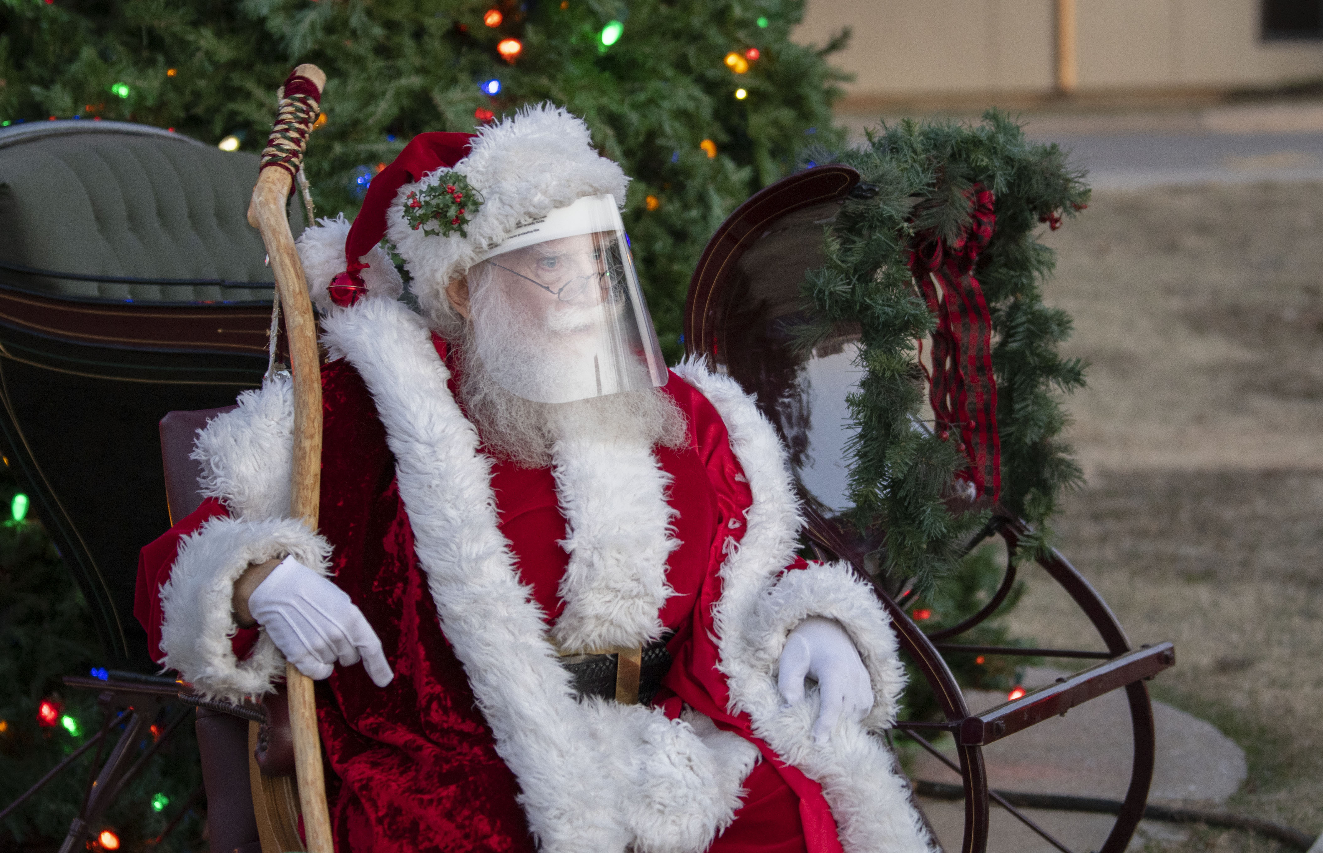 97th AMW families celebrate annual holiday tree lighting > Altus Air ...