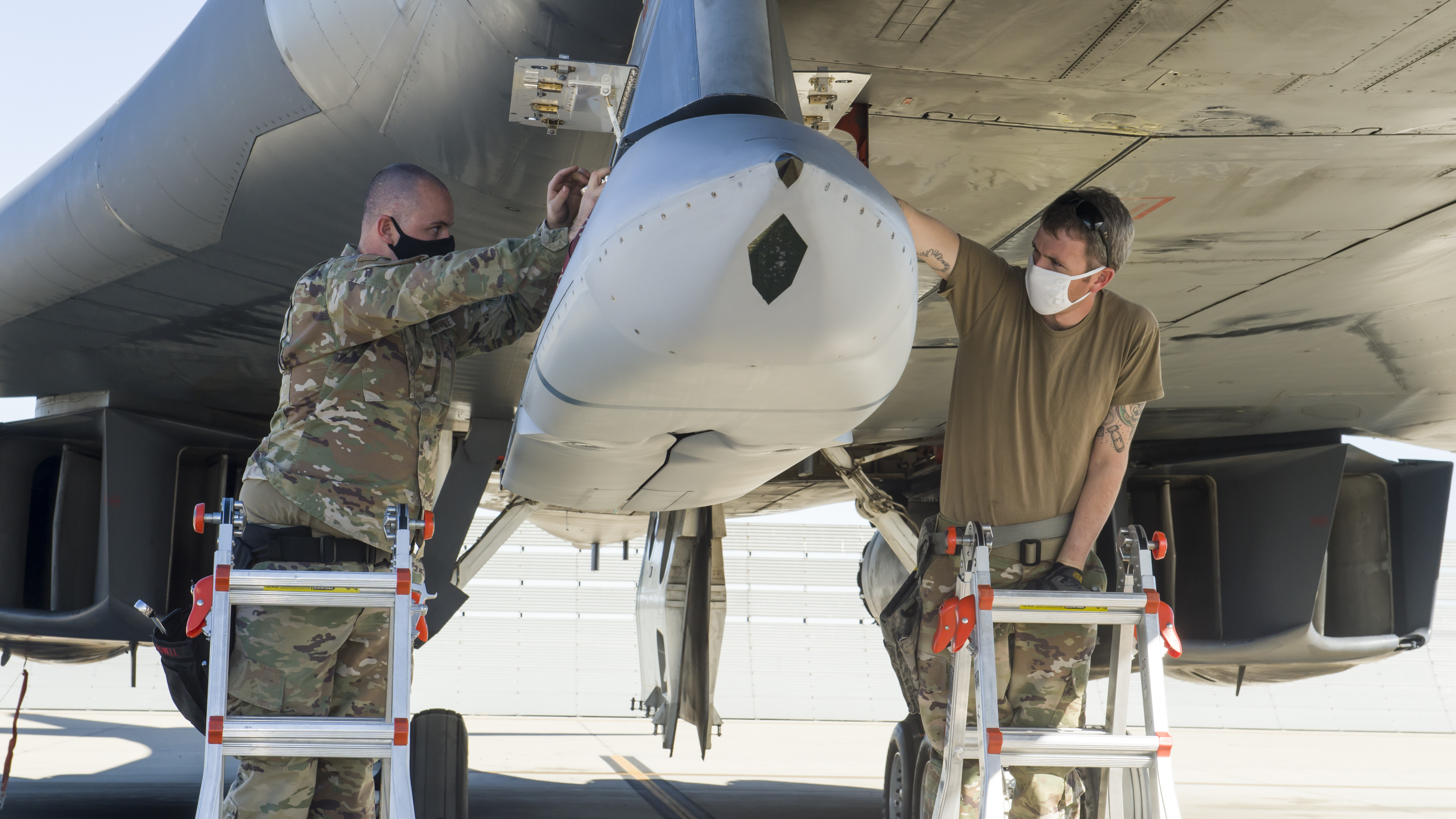 B-1B Lancer completes successful external release demonstration > Air ...