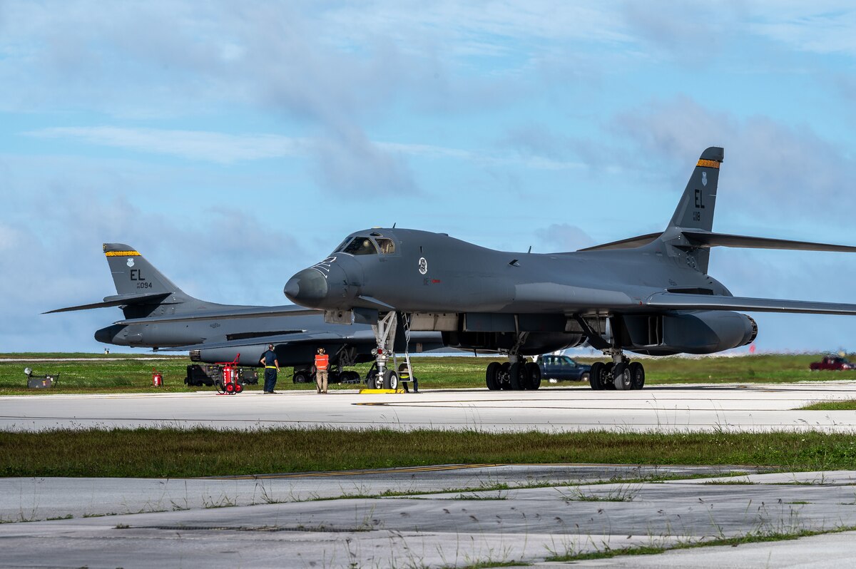 B-1 Lancers train with F-22s in South China Sea > Nellis Air Force Base ...