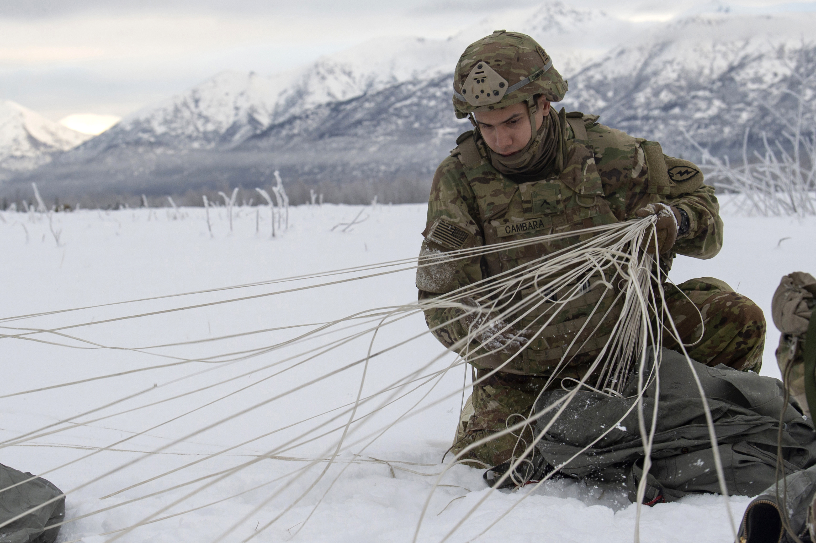 '3 Geronimo' paratroopers jump onto frozen drop zone