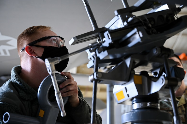 Maintainers, training squadron collaborate on new F-35 hydraulics ...