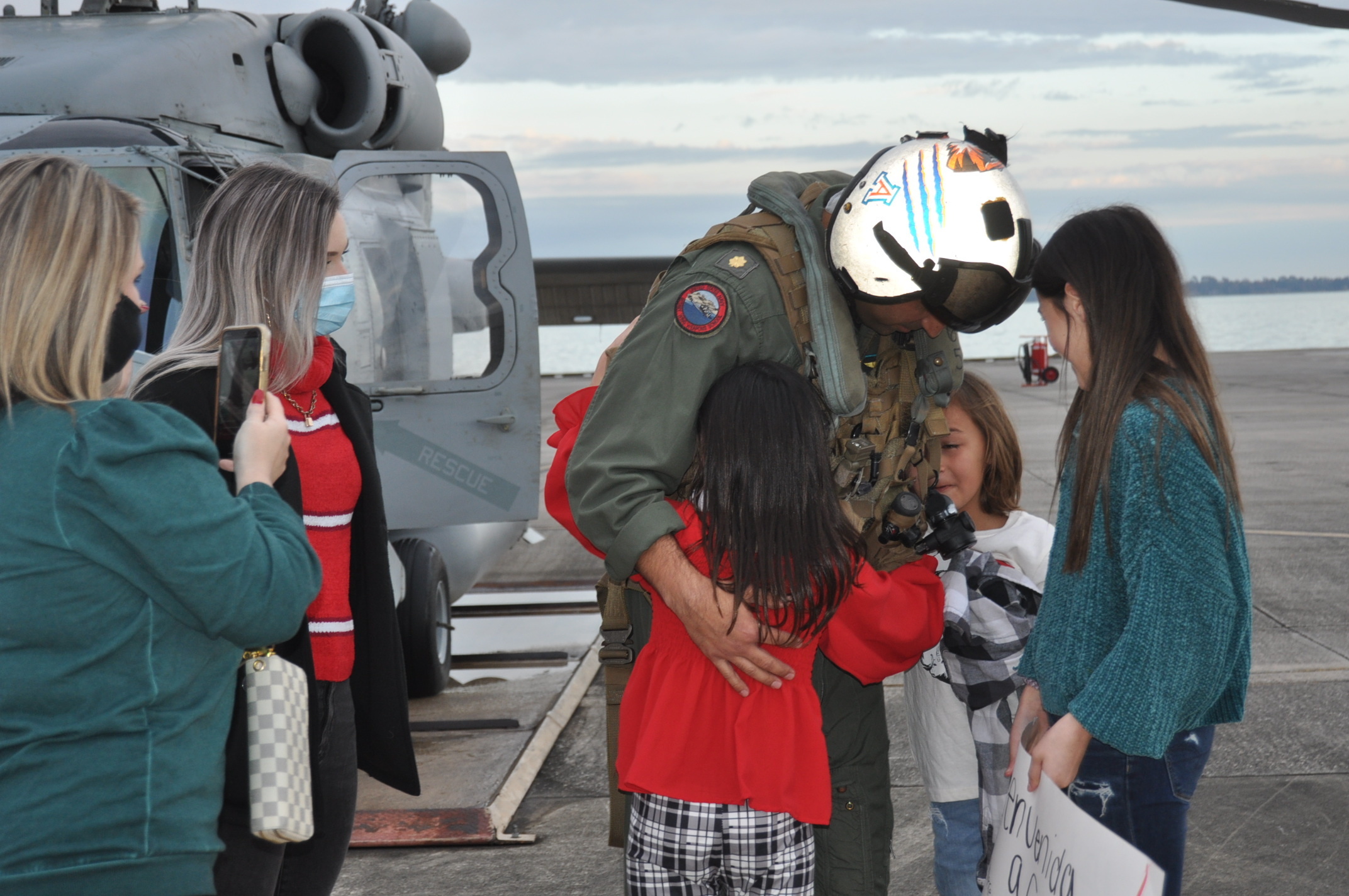 Helo Squadron Returns From Deployment in Time for Christmas Holiday ...