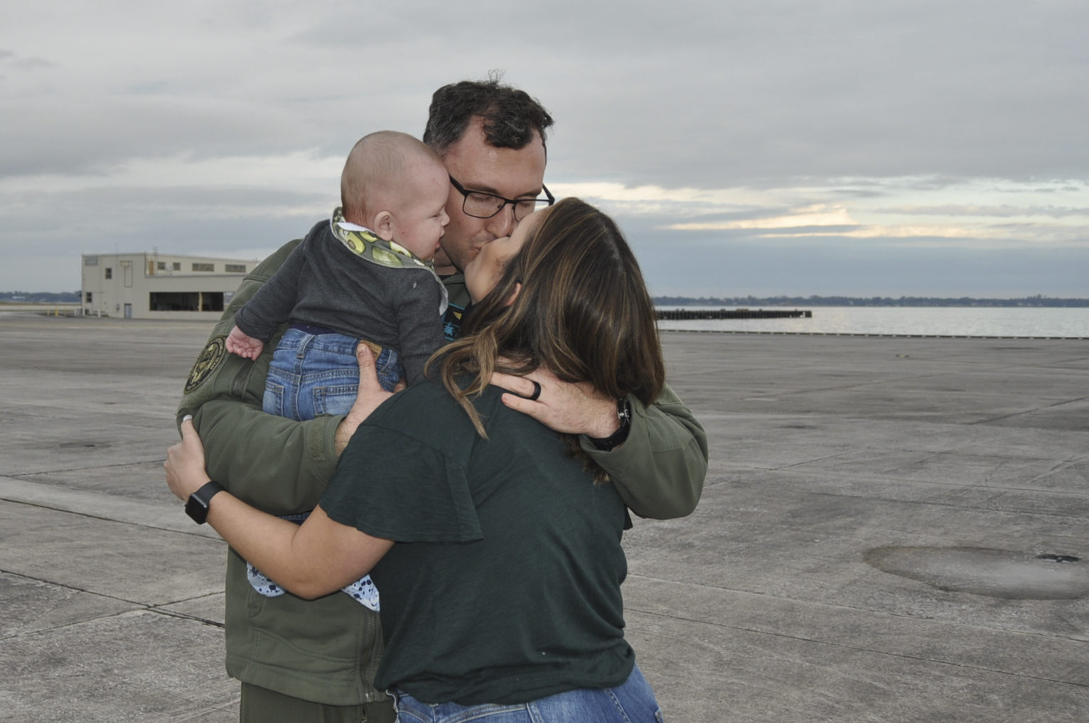 Helo Squadron Returns From Deployment in Time for Christmas Holiday ...