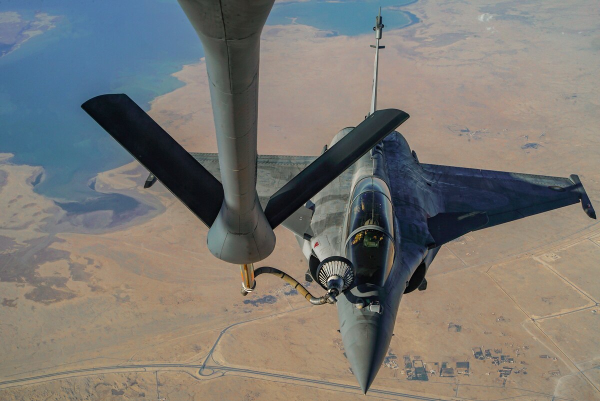 379th AEW Airmen conduct first-ever refueling mission with Qatari Emiri ...