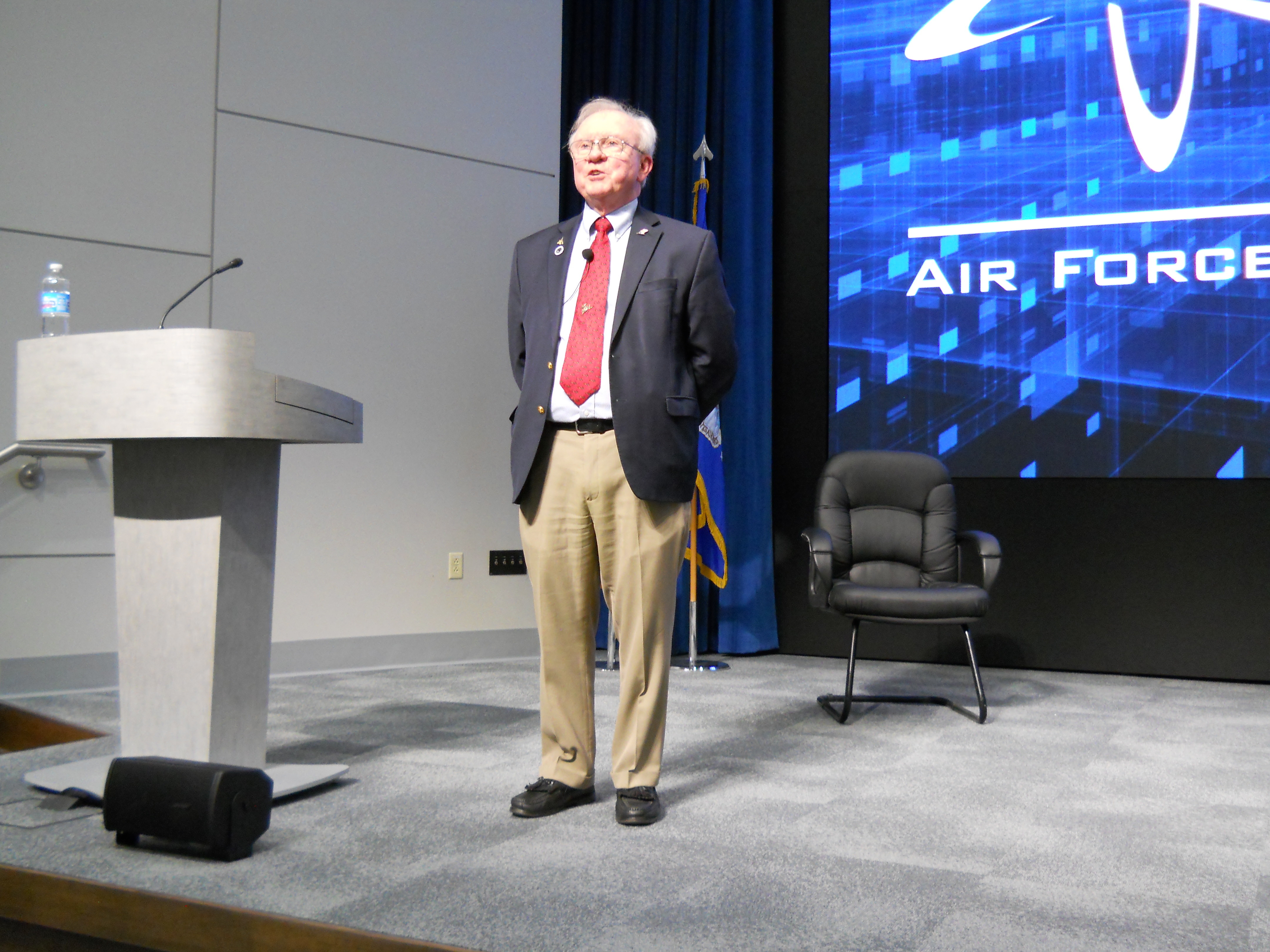 Speaker recounts Blackbird legacy > Air Force Materiel Command ...