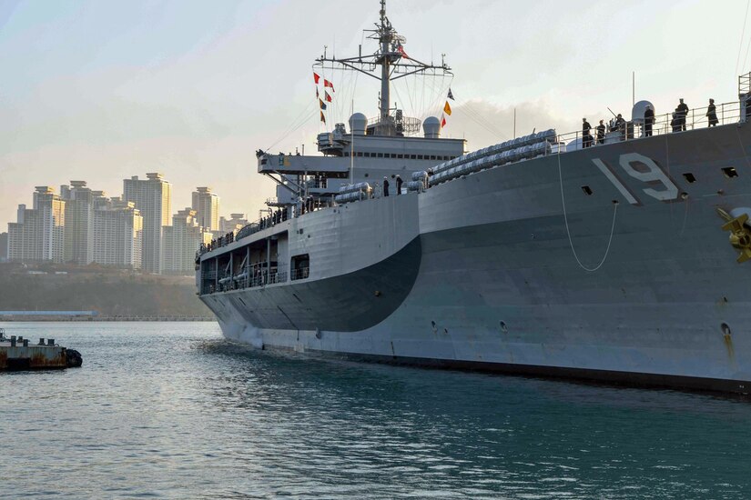 USS Blue Ridge Arrives in South Korea for Port Visit > U.S. Indo ...