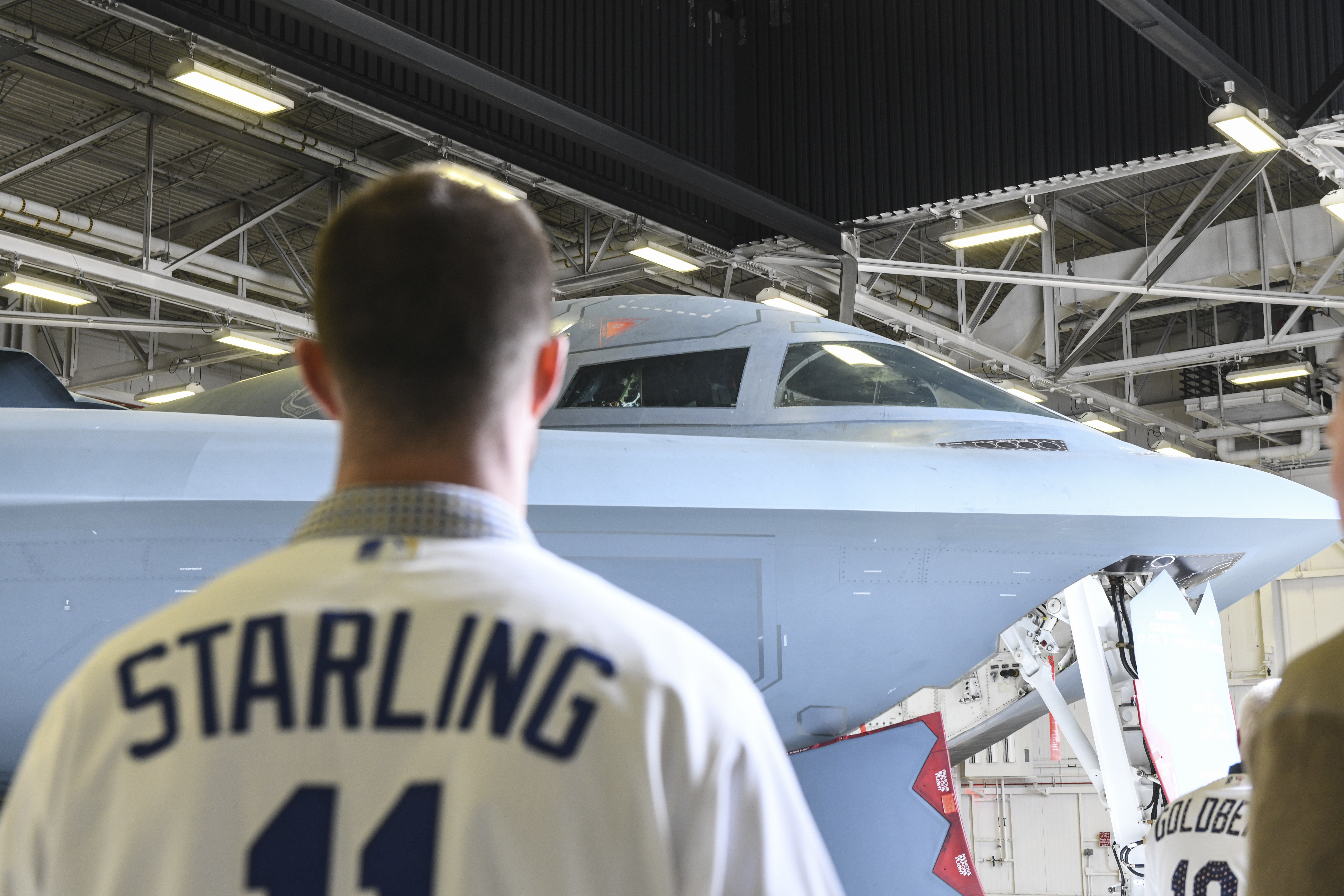 KC Royals tour Whiteman AFB, meet with 509th, 131st BW Airmen ...