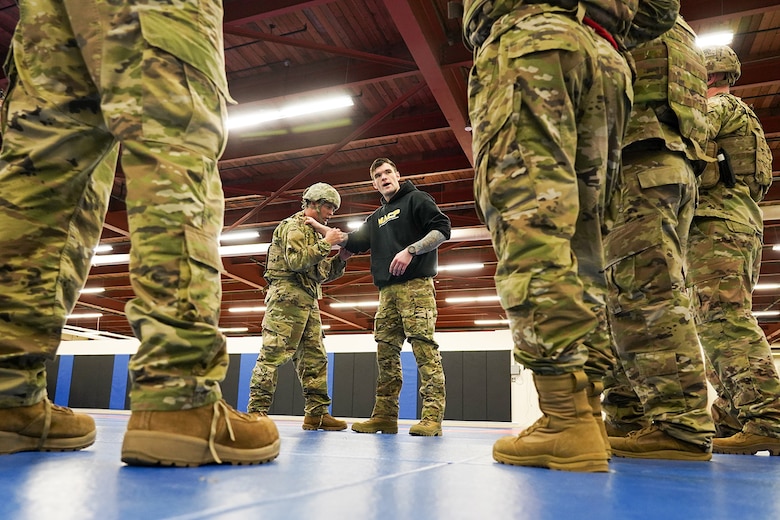 U.S. Army Alaska Soldiers Conduct Combatives Training > Joint Base ...