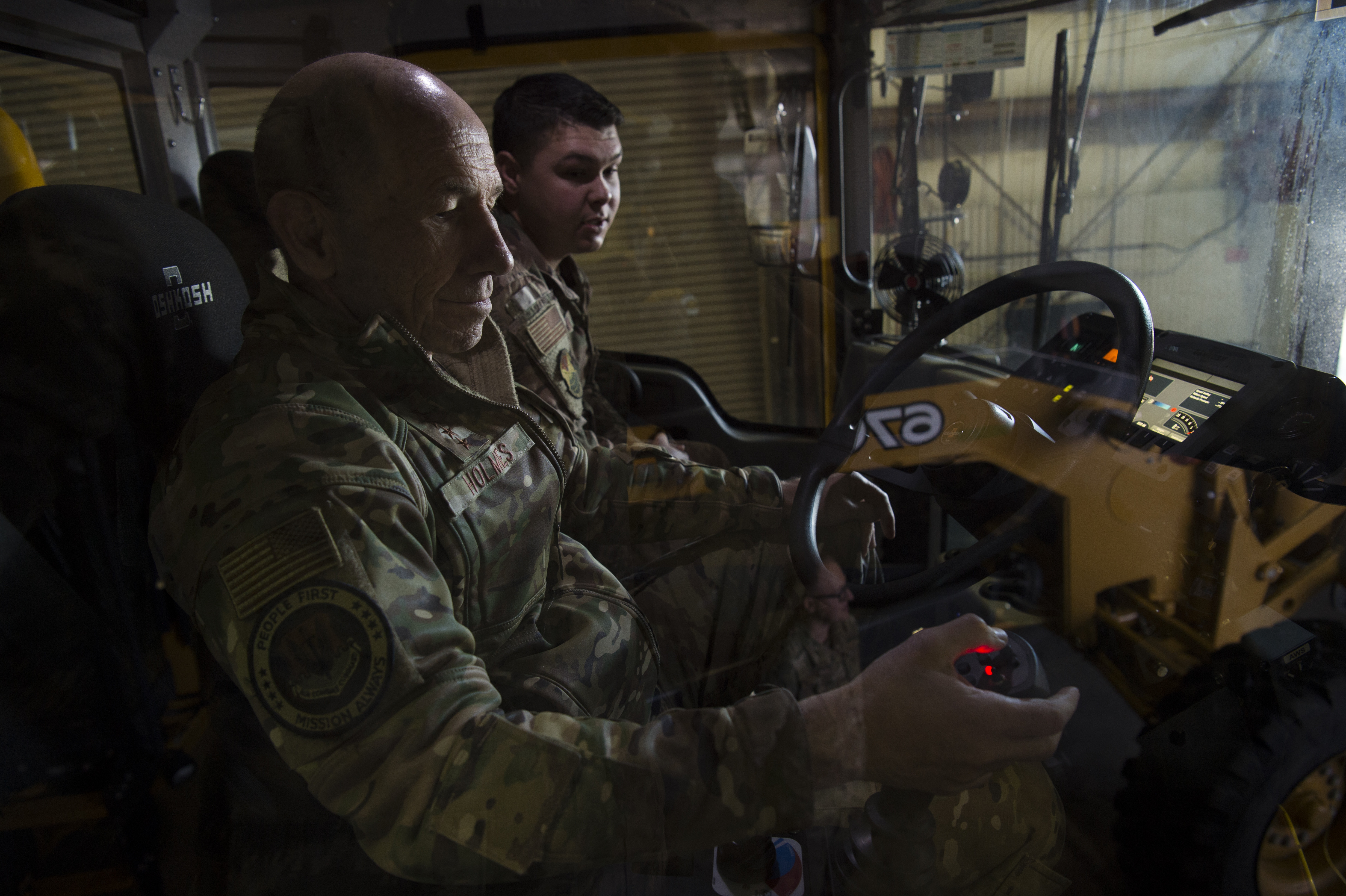 COMACC tours 1st Fighter Wing and 633rd Air Base Wing